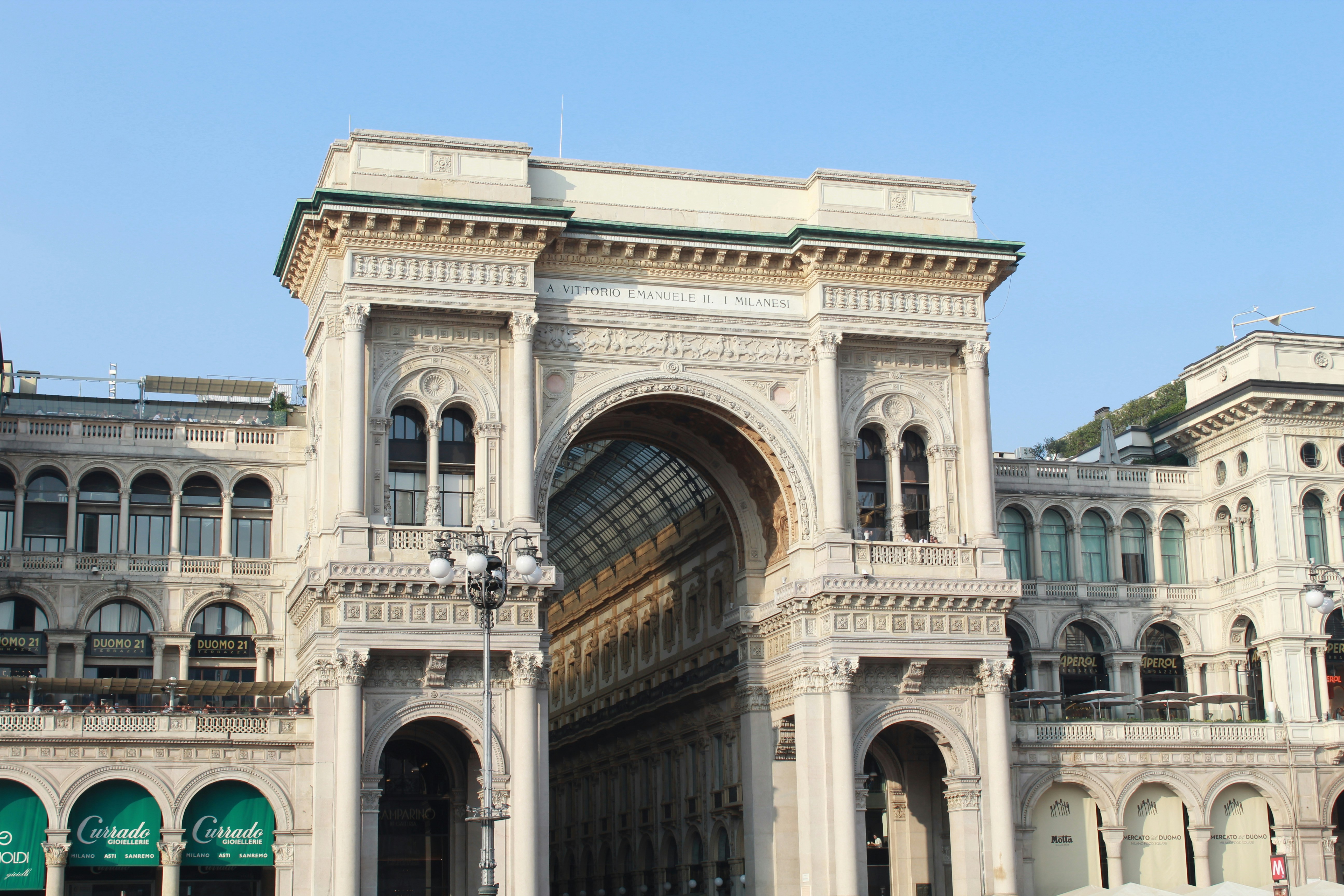 Grand Arc Under a Clear Sky