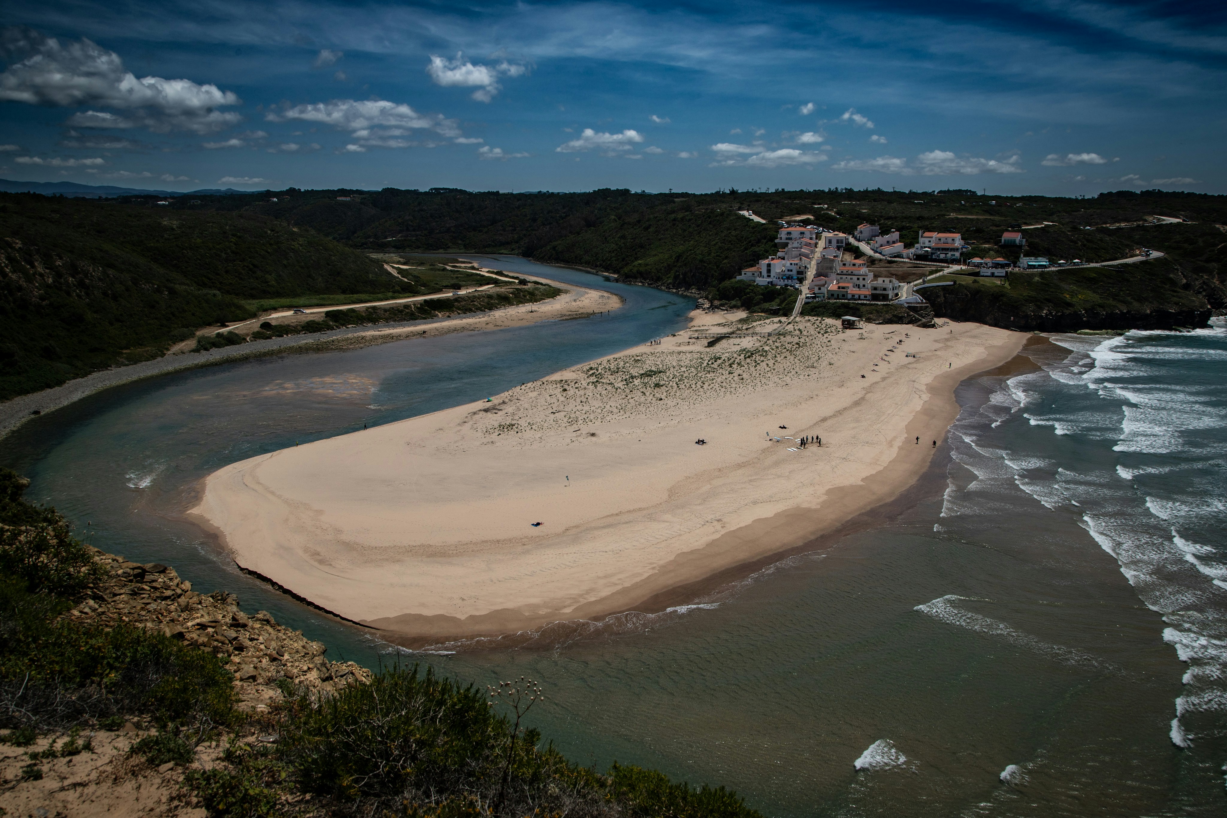 Arc of Sand and Sea: A Quiet Beach Beneath Cliffside Trails