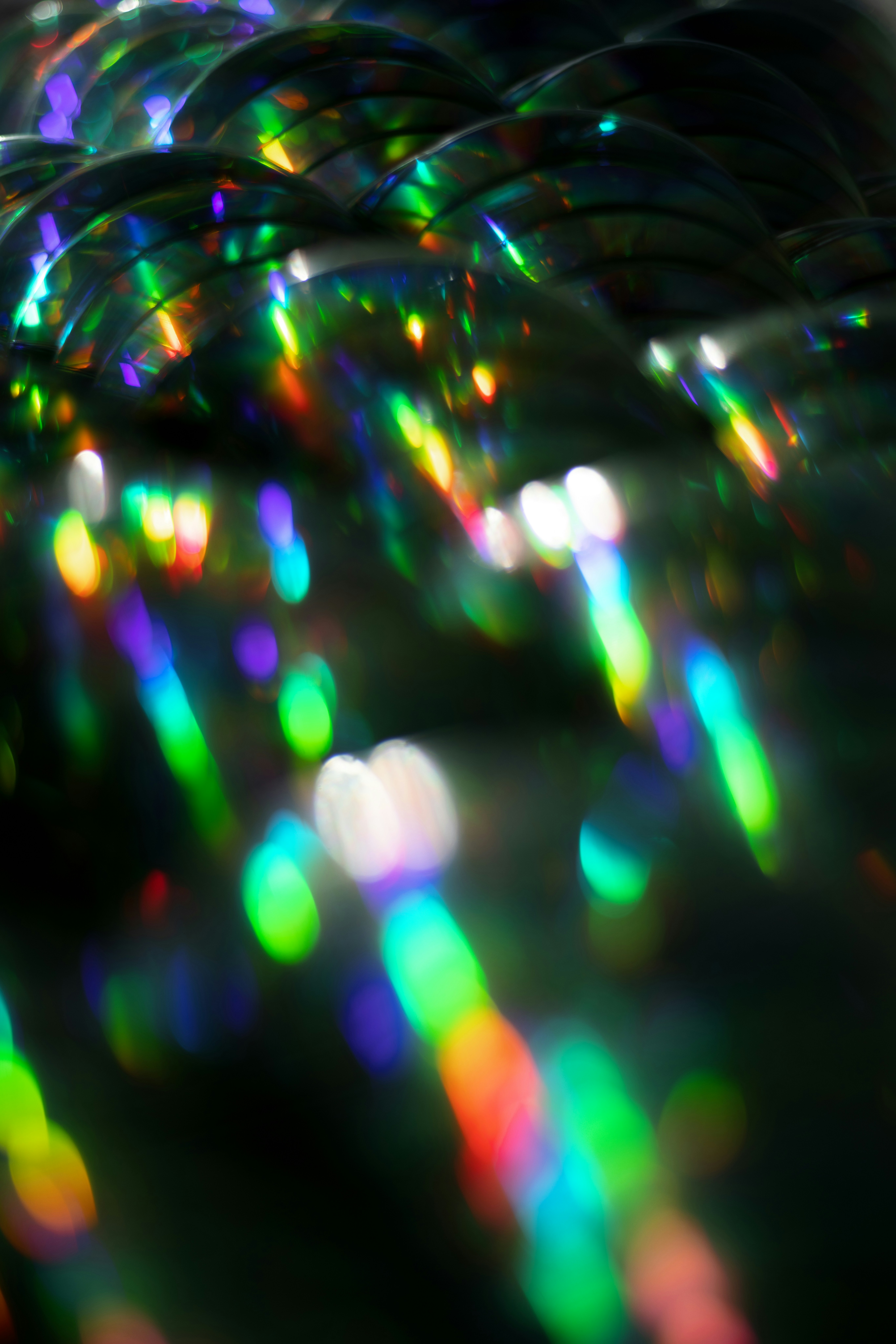 Prismatic Bubbles: a Kaleidoscope of Light in Motion