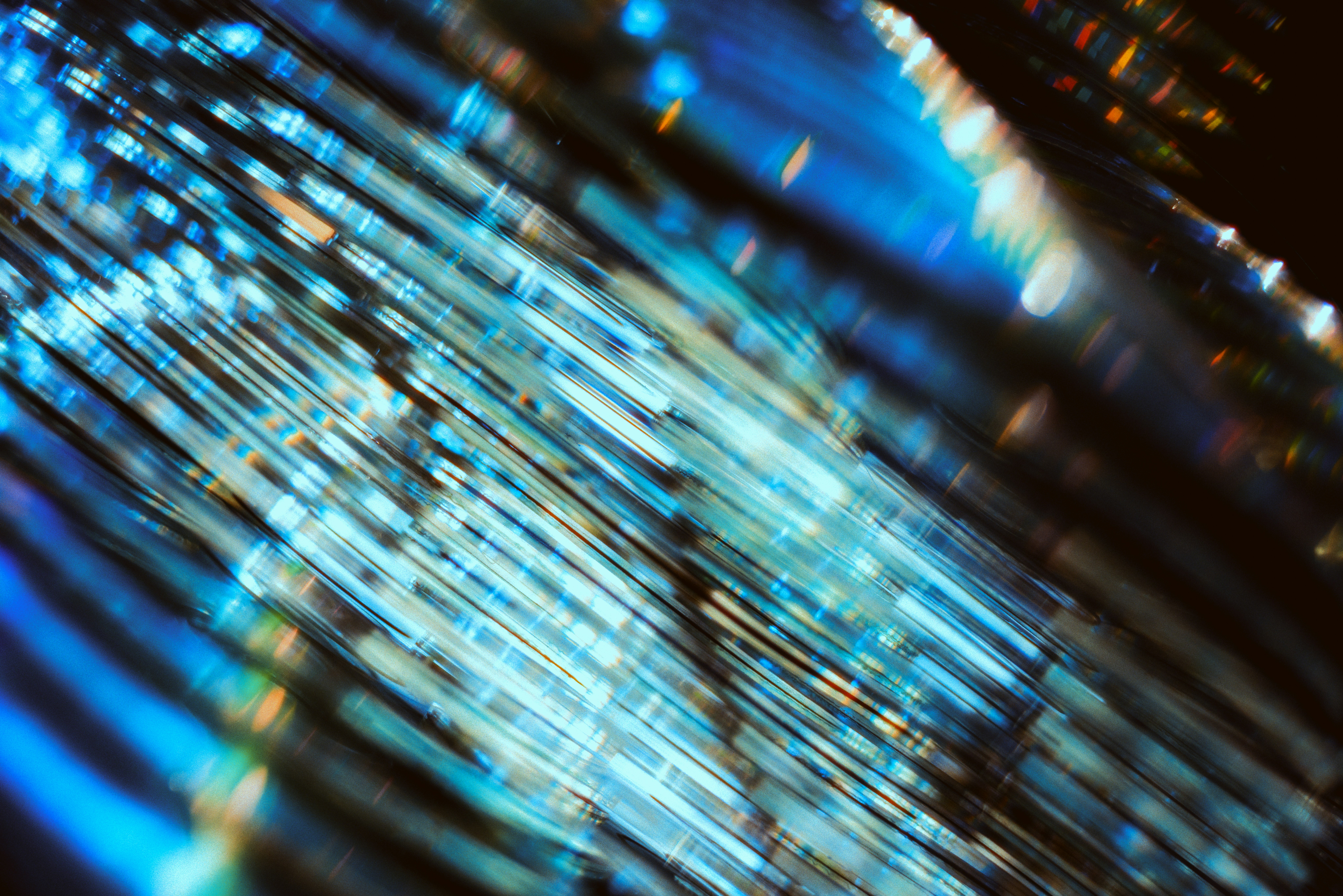Fractured Blues: a motion of light and glass