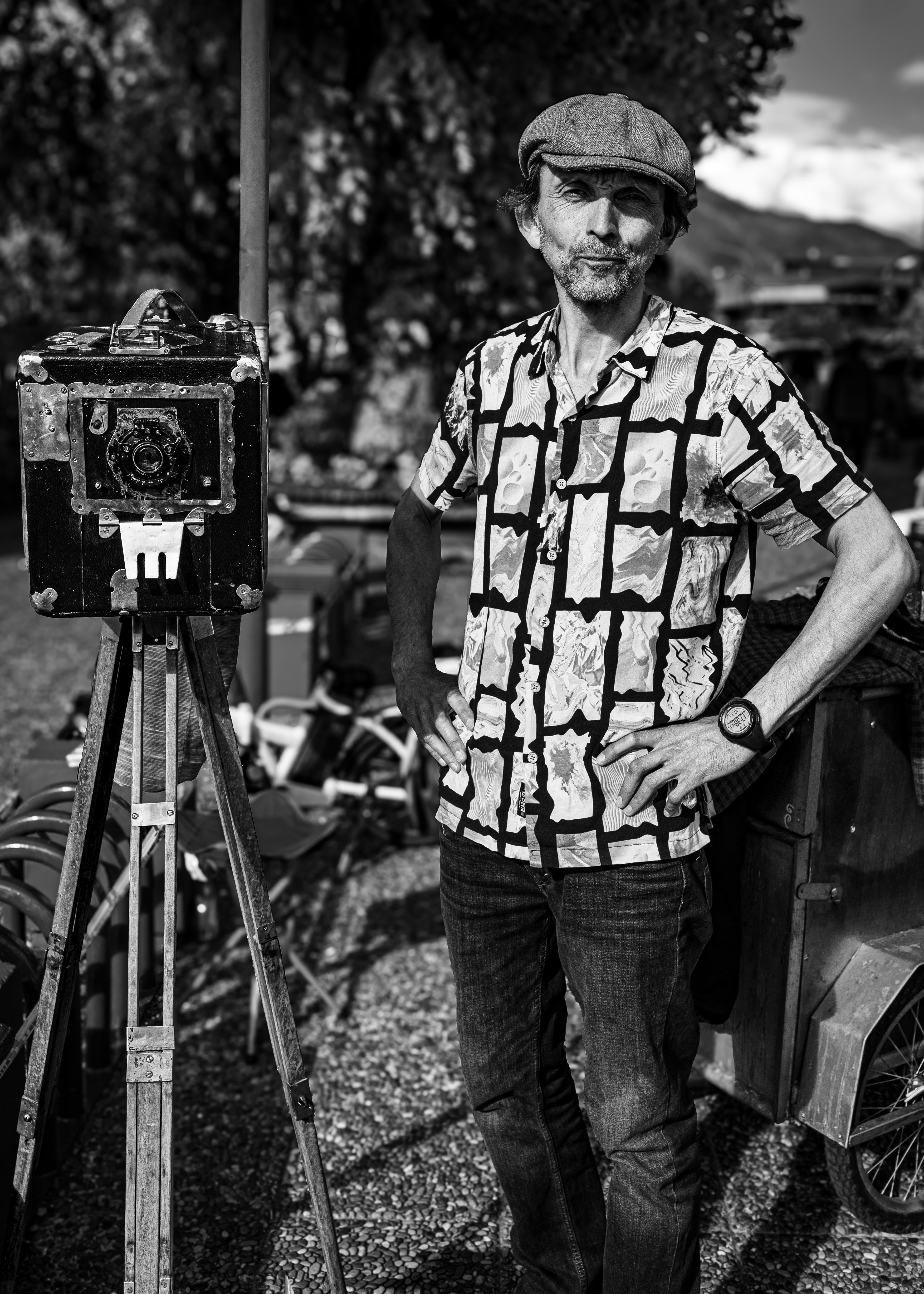 Portrait with vintage camera: the artist behind the lens