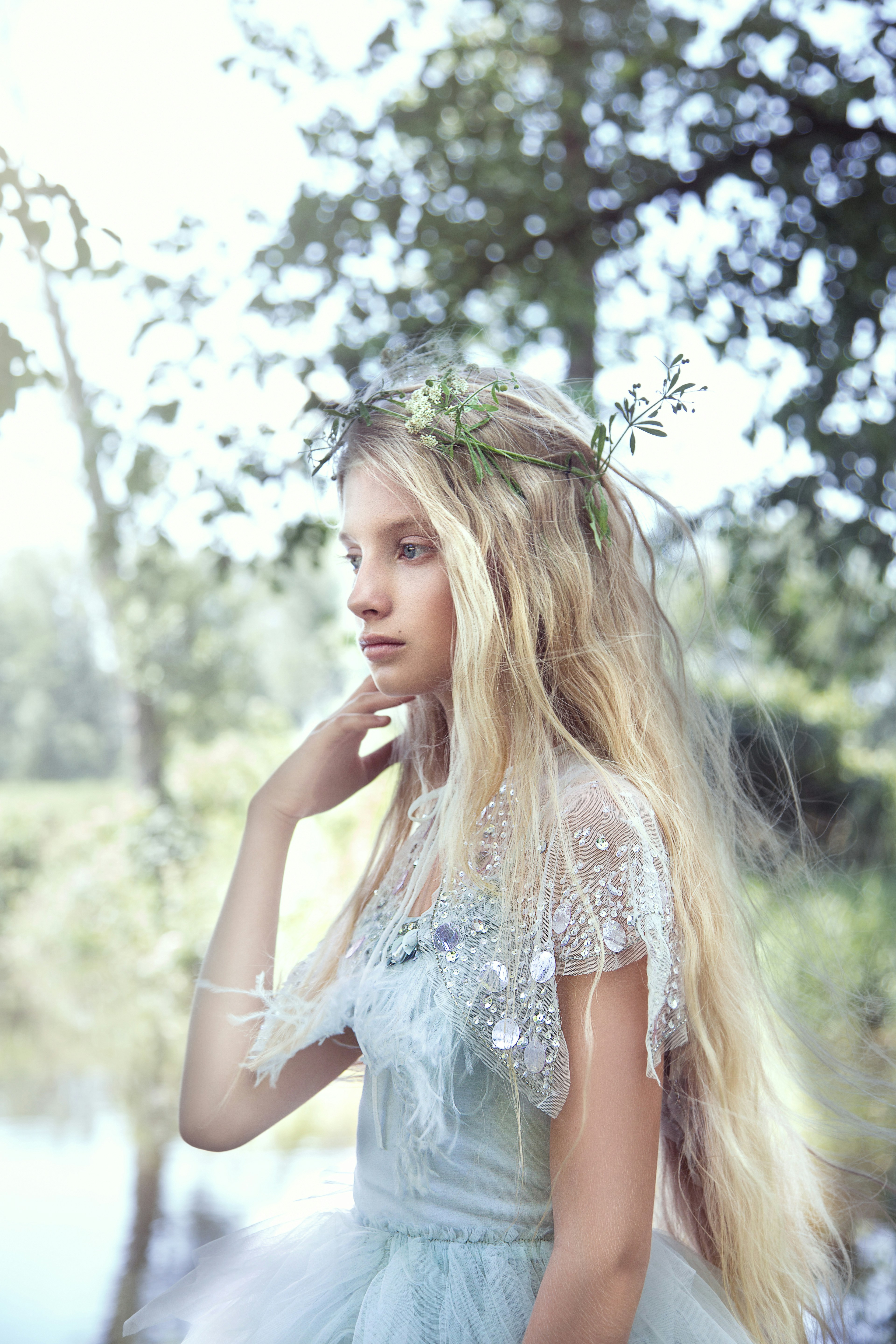 Herbal Halo: Portrait of a Dream amid Sunlit Willows