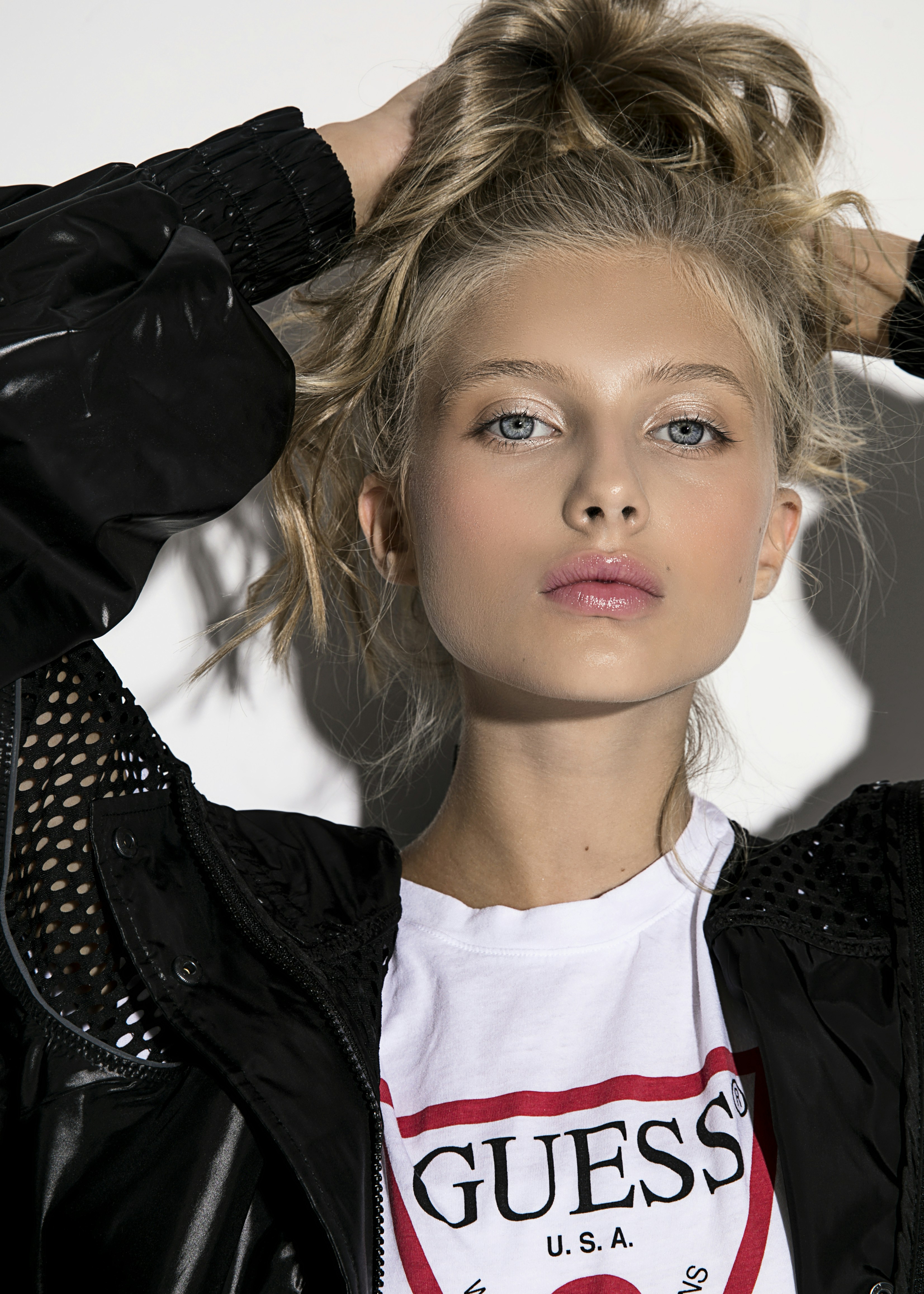 OLA SZKOLDA Photo Shoot Follow: https://instagram.com/olaszkolda Ola Szkołda is a rising Polish fashion model and digital creator known for her striking beauty, effortless elegance, and modern high-fashion aesthetic. With her long blonde hair, expressive eyes, flawless skin, and naturally photogenic presence, she represents the new generation of European fashion influencers and luxury lifestyle personalities. Ola combines classic feminine beauty with contemporary runway energy, making her a perfect fit for editorial fashion campaigns, luxury brands, swimwear shoots and social med
