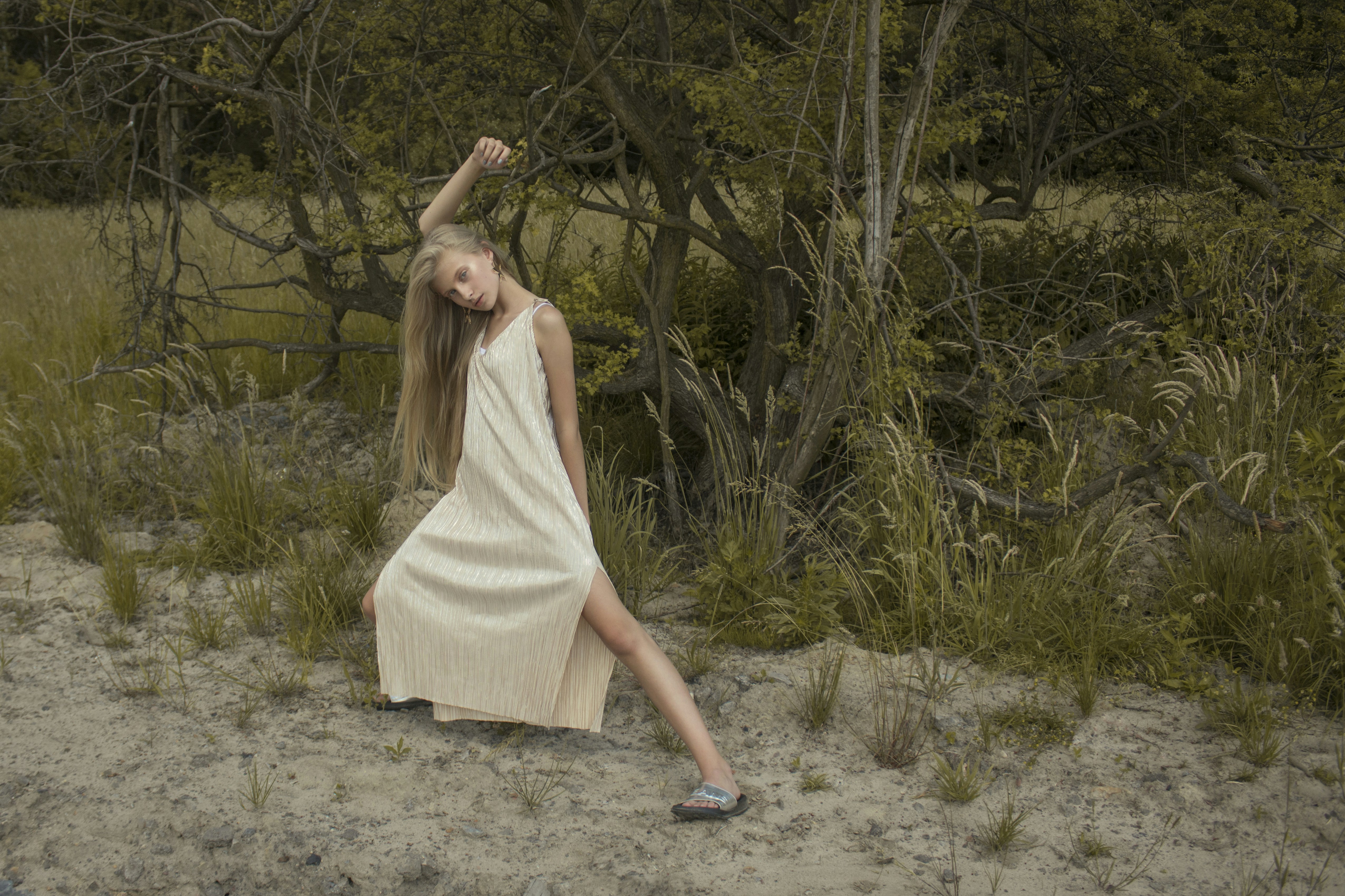 Long-Headed Pose in a Quiet Clearing