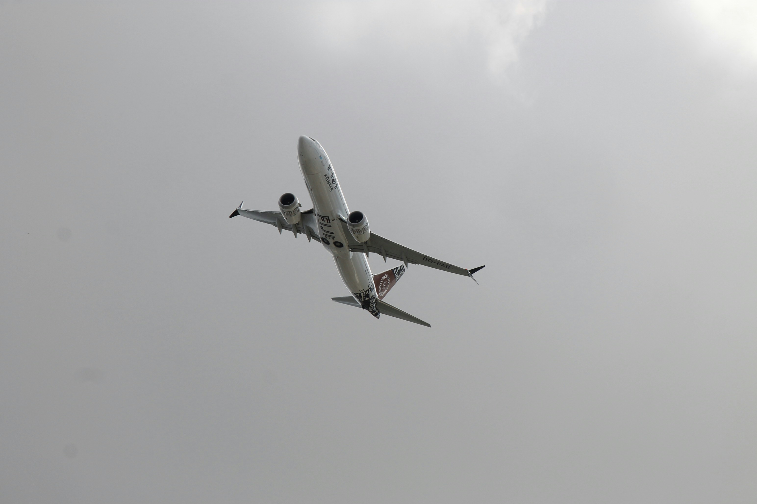 Jet in the heavens: a midflight capture beneath overcast skies