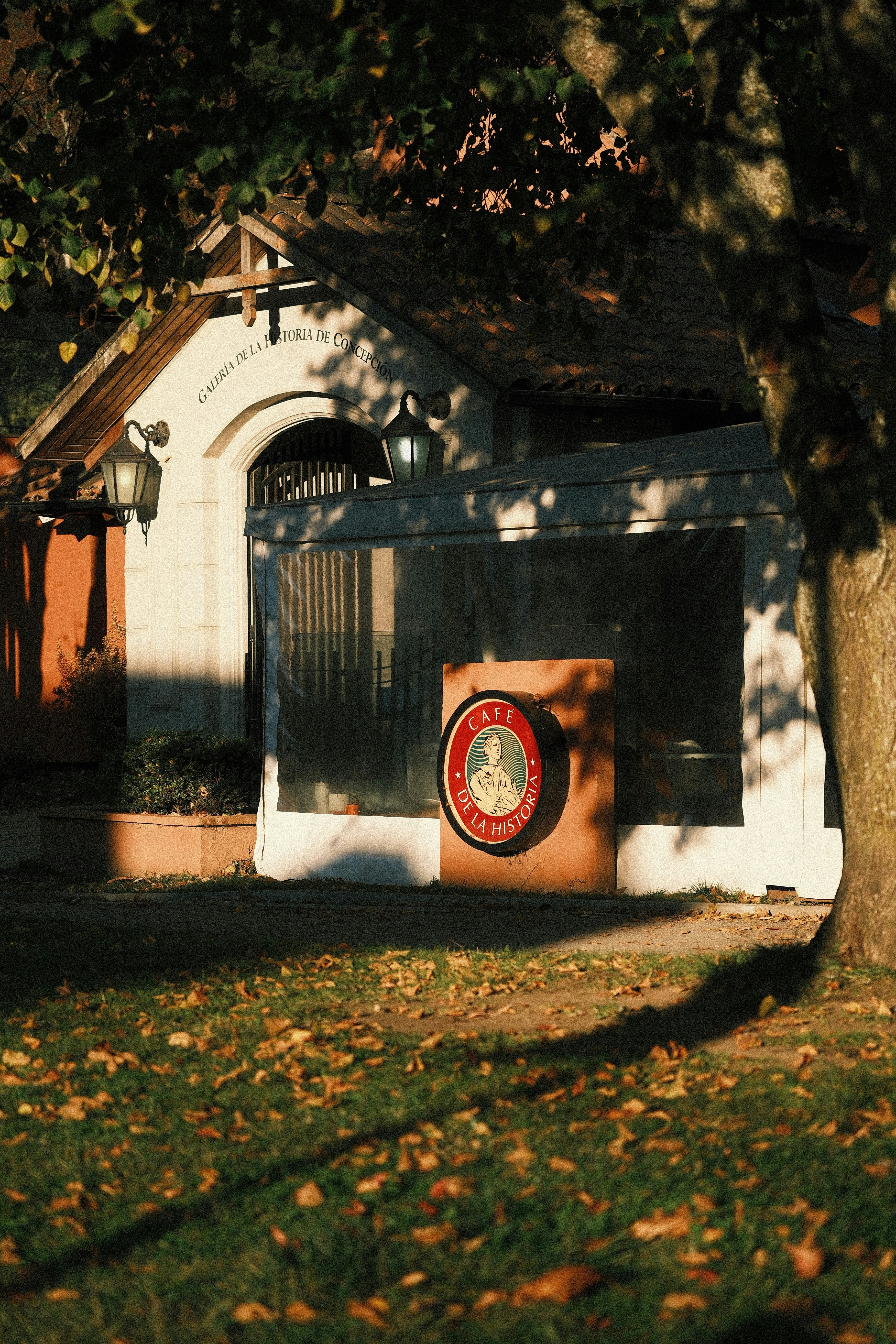 Cafe de la Historia: Morning Light on a Quiet Street
