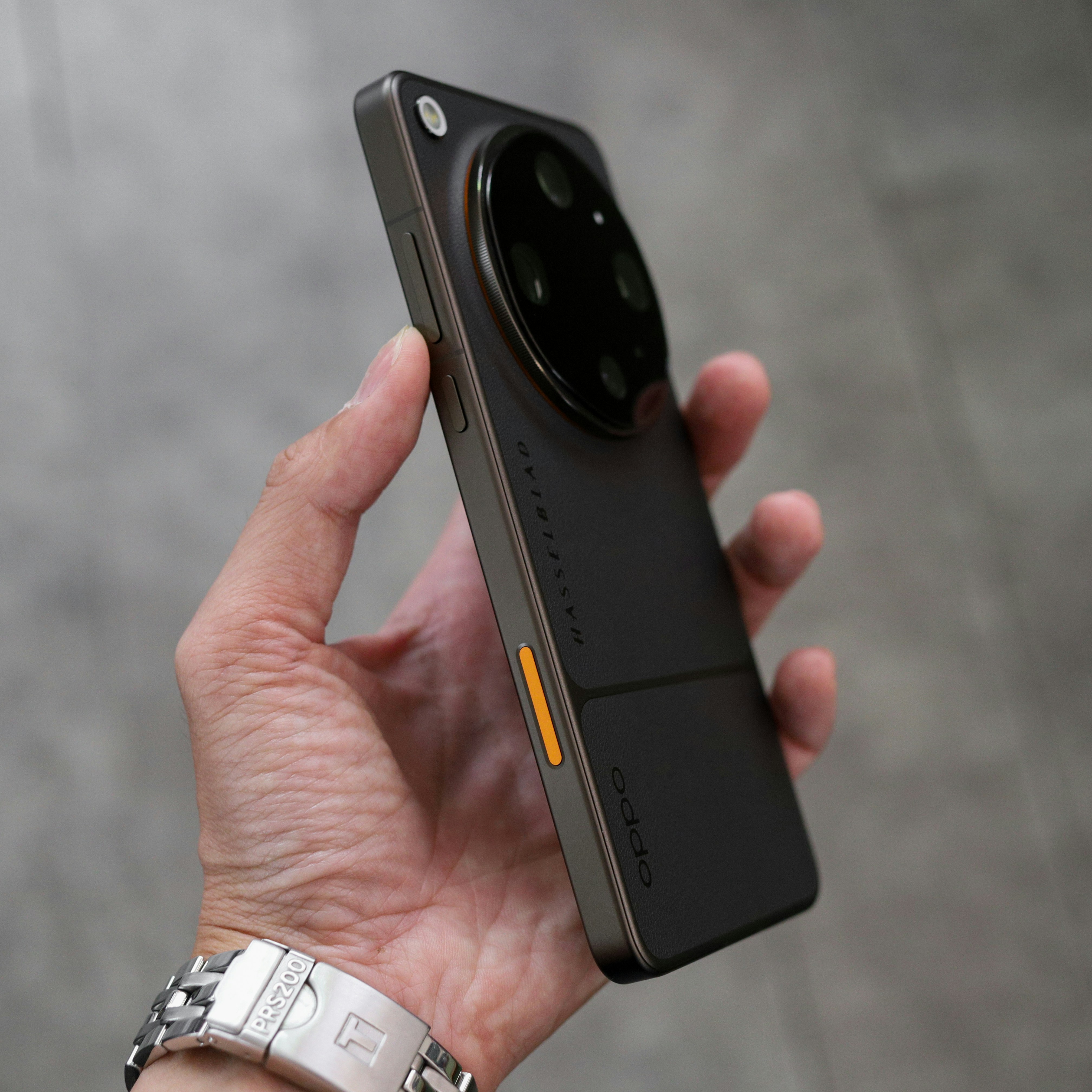 Pocket Lens: A Handful of Tech with a Hidden Circle