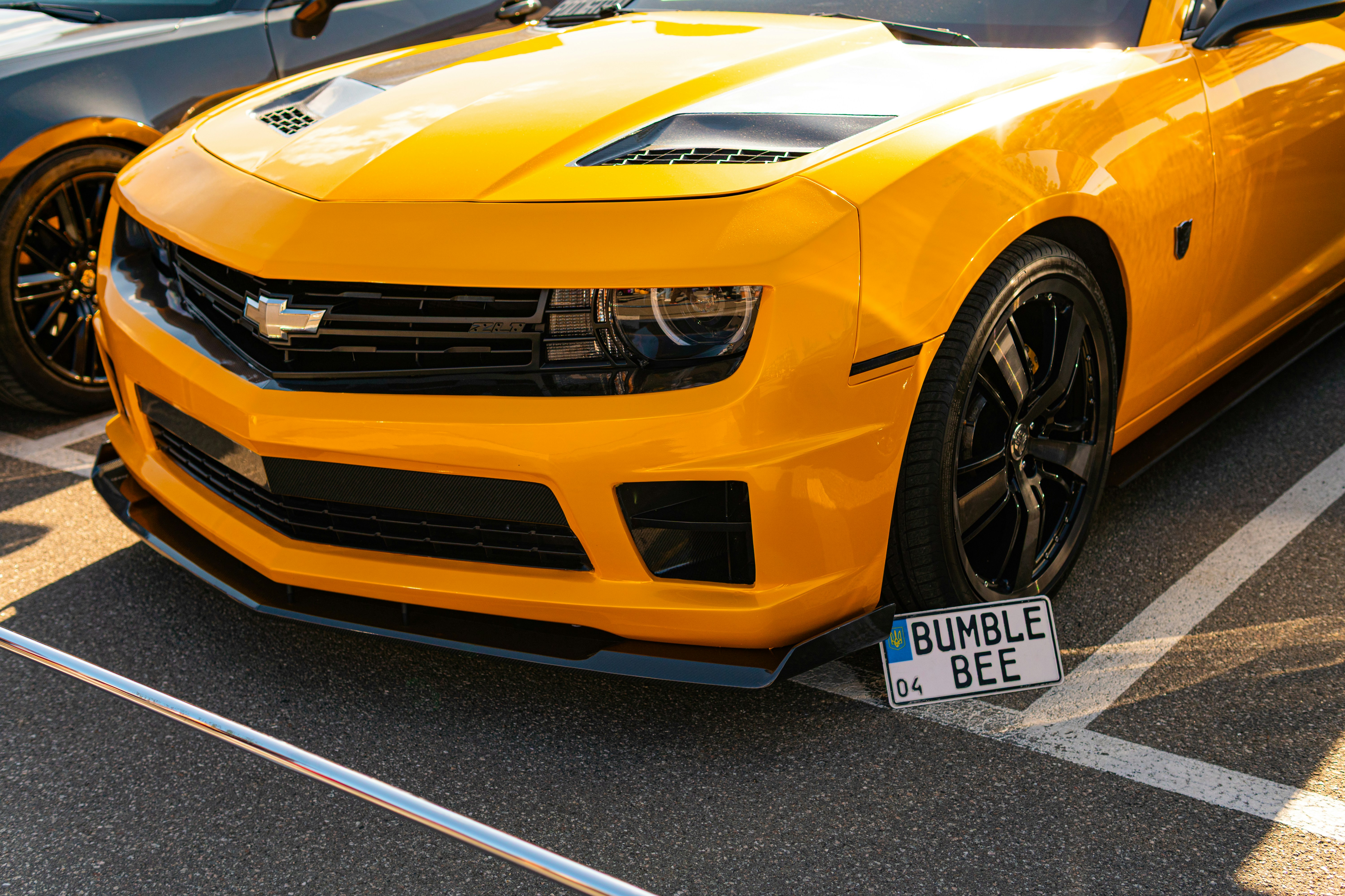 Amber Blur and Veloce Grille: A Glimpse of the Camaro’s Presence