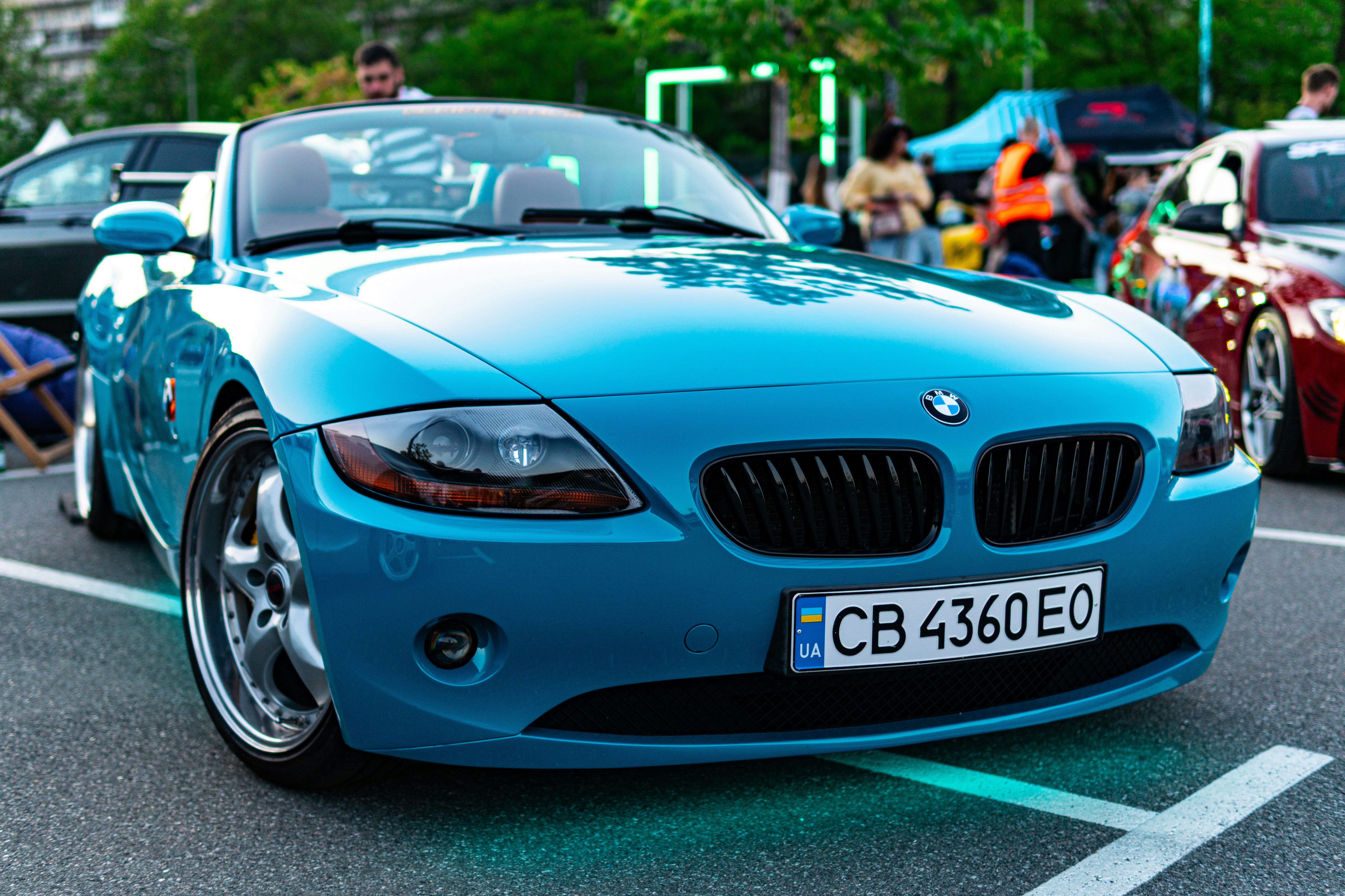 Chromatic blue BMW Roadster at a Car Meet