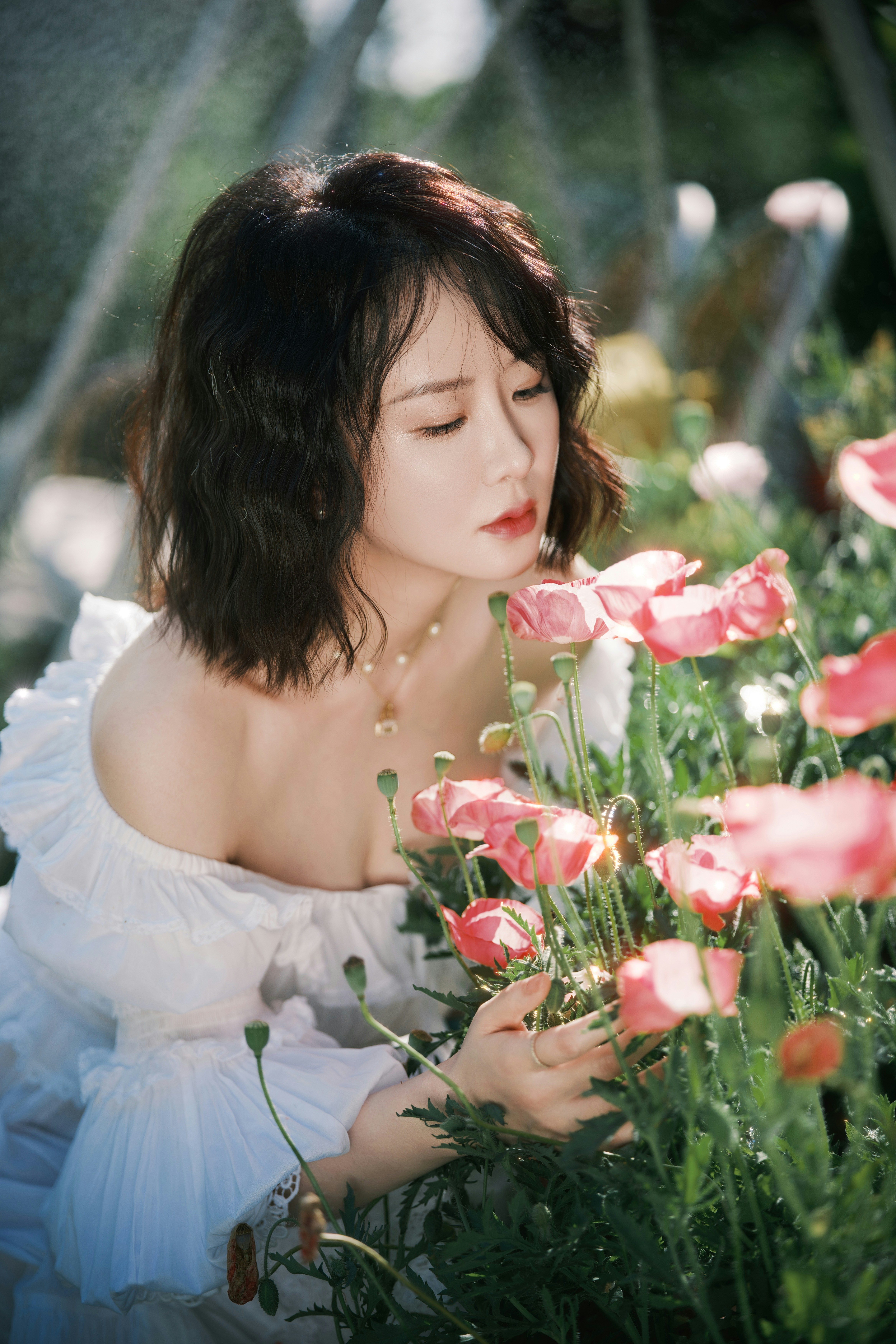 Petals and Quiet Gaze in a Sunlit Garden