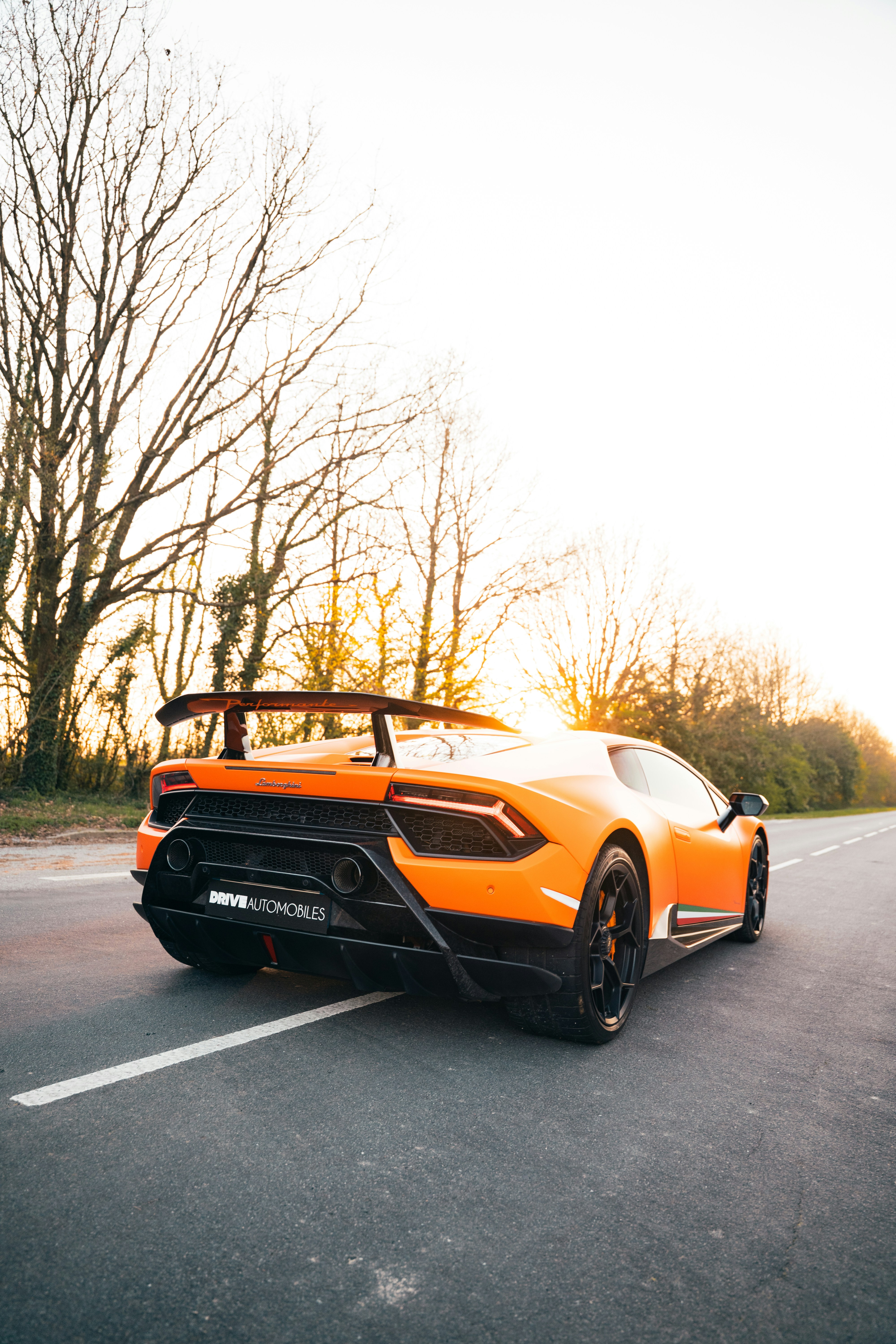 Orange beast at the end of the road: a Huracán in profile