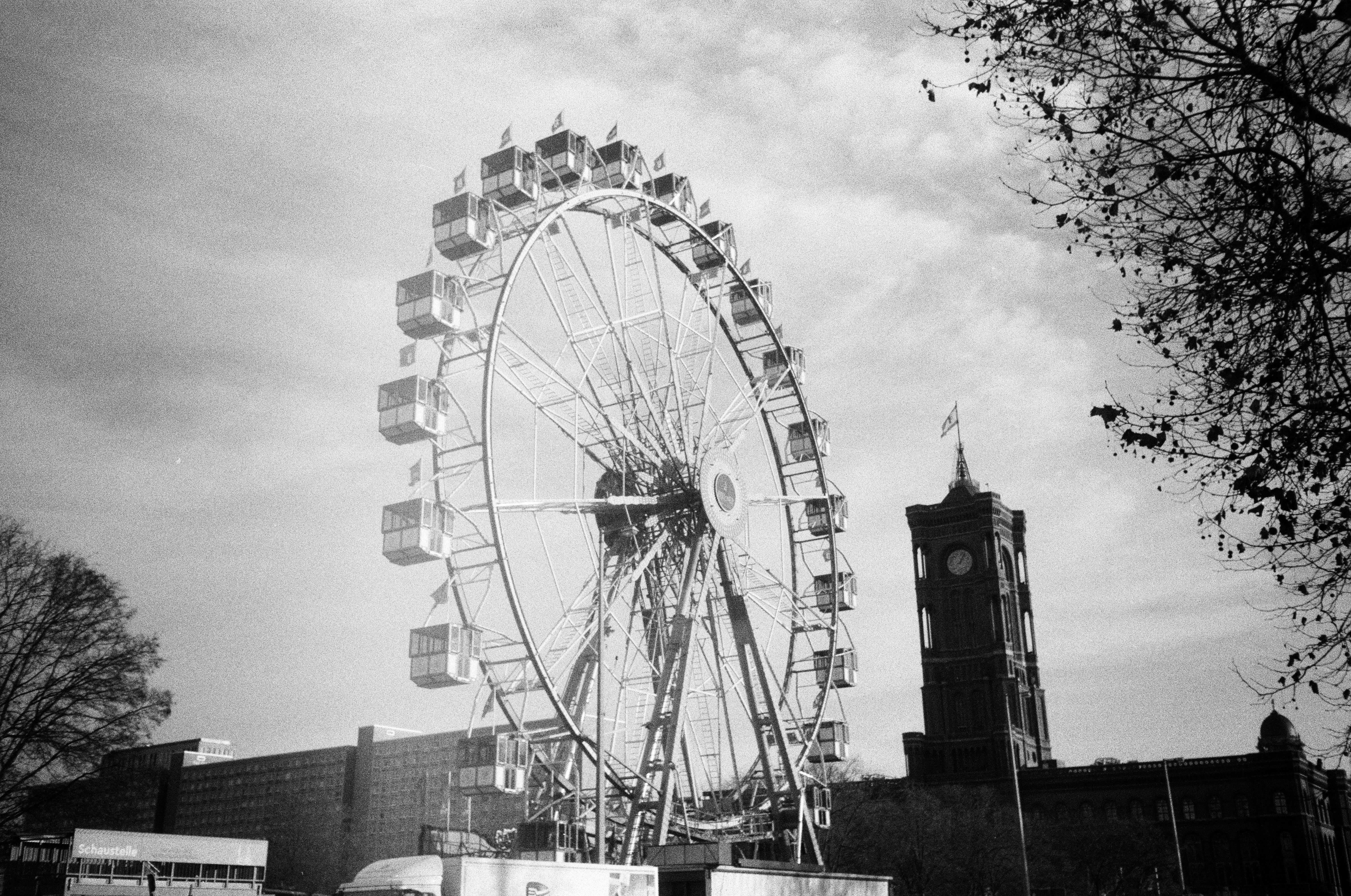 Ferris Wheel Horizon: A Monochrome City Pulse