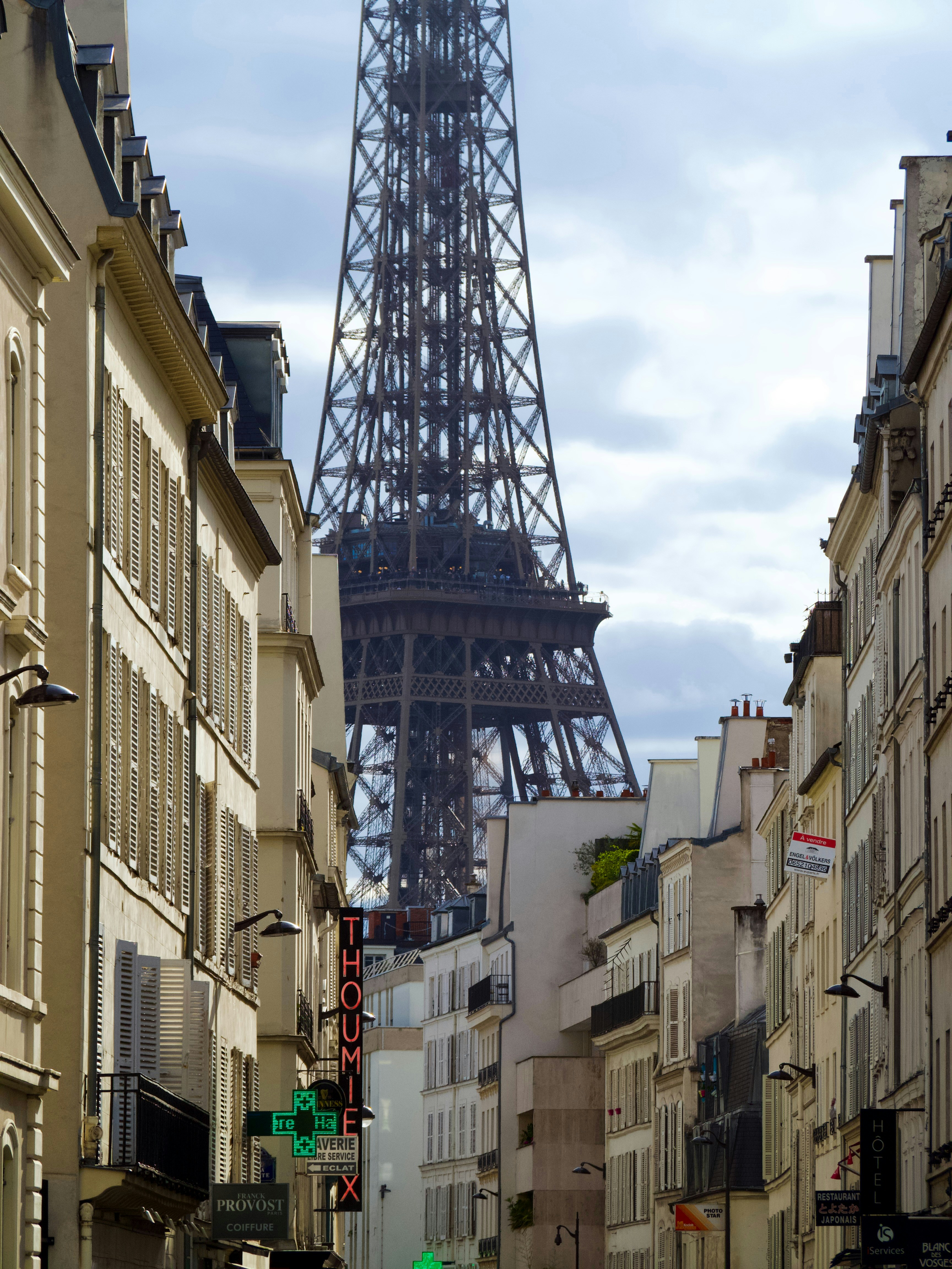 Towering Iron whispers over Parisian Rue