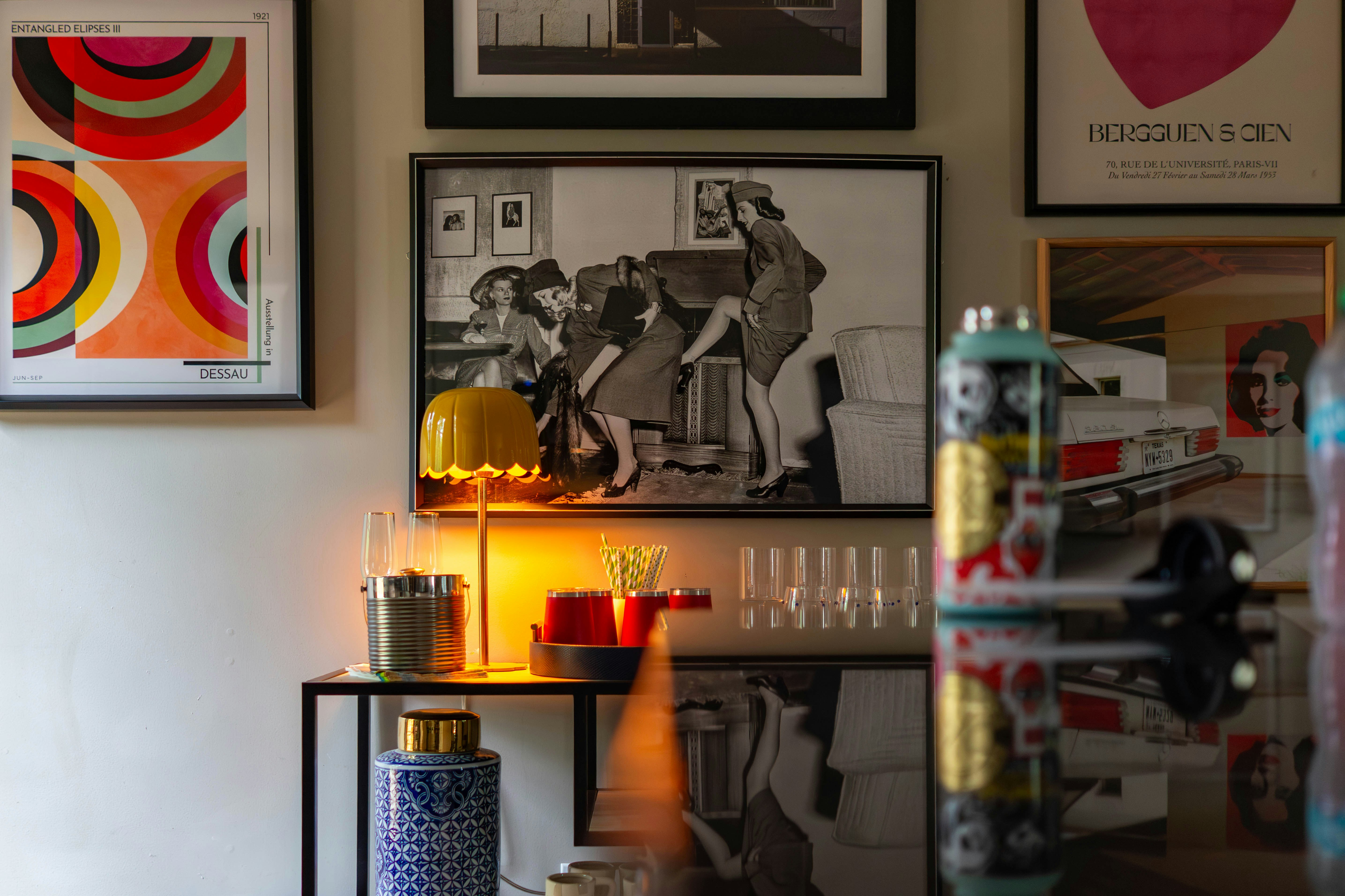 Gallery Wall Rendezvous: A Cozy Countertop Scene