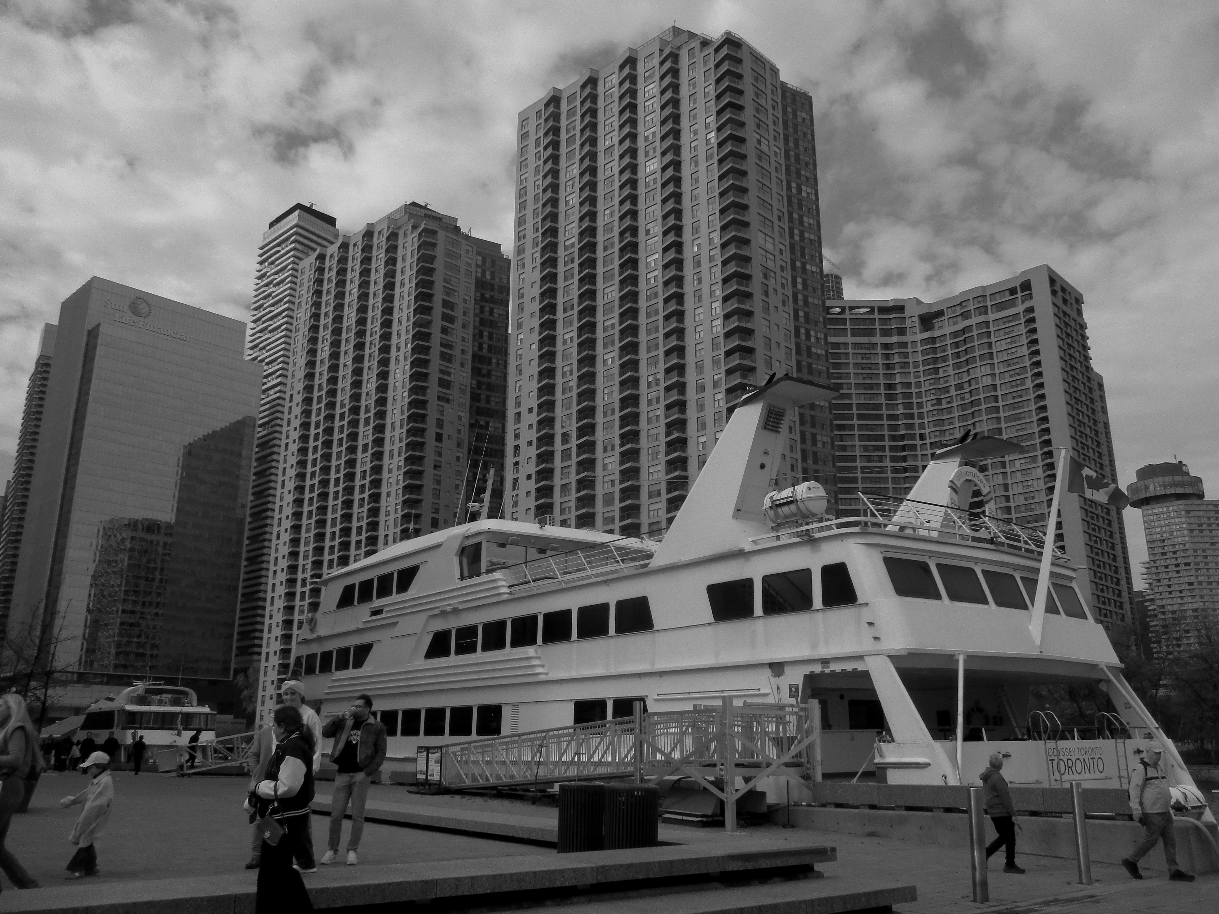 Maritime Gallery: A Static Marina Backdrop Amid Skyscrapers