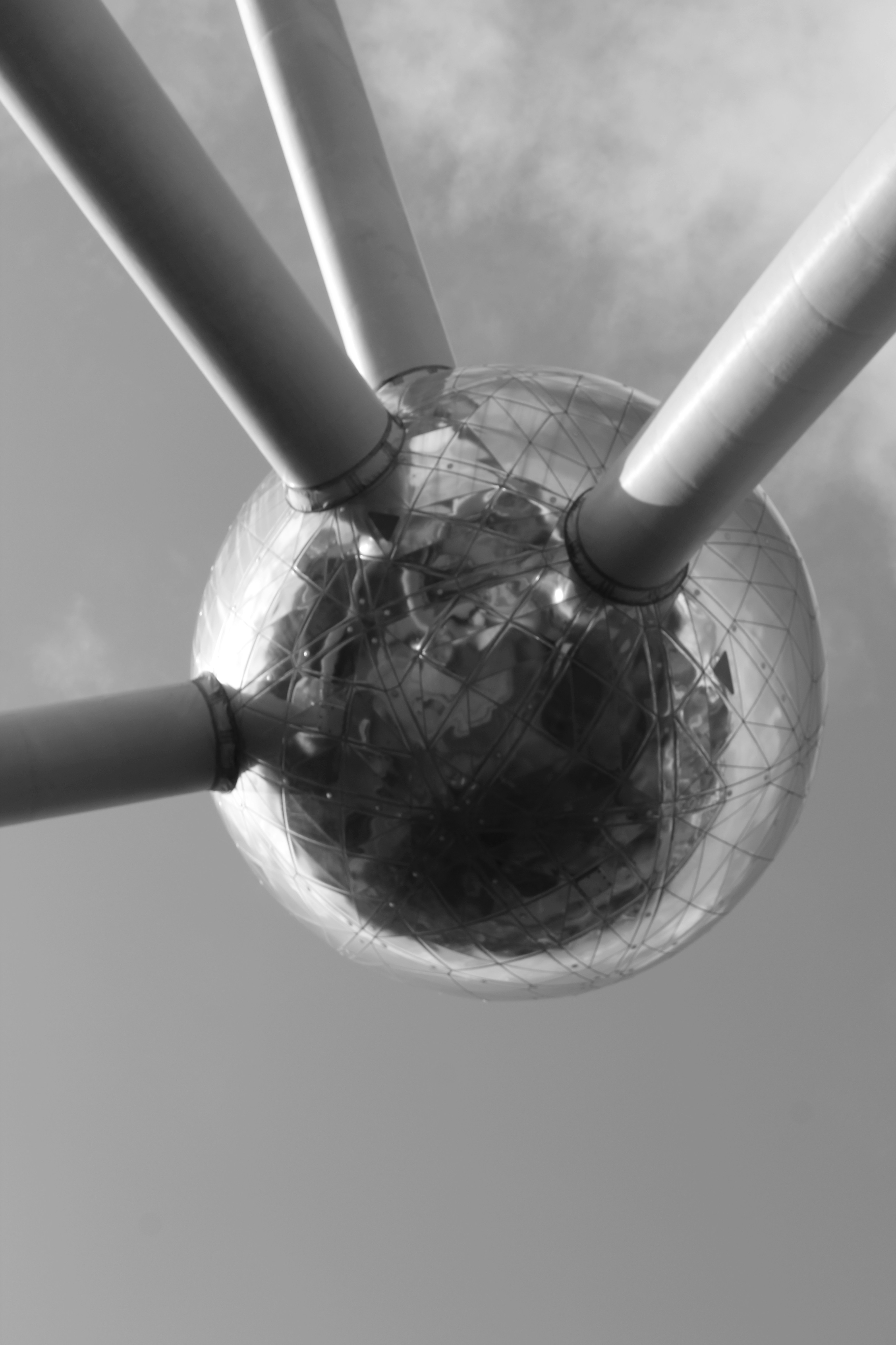 Spherical Spider: A Geometric Topology Under the Sky