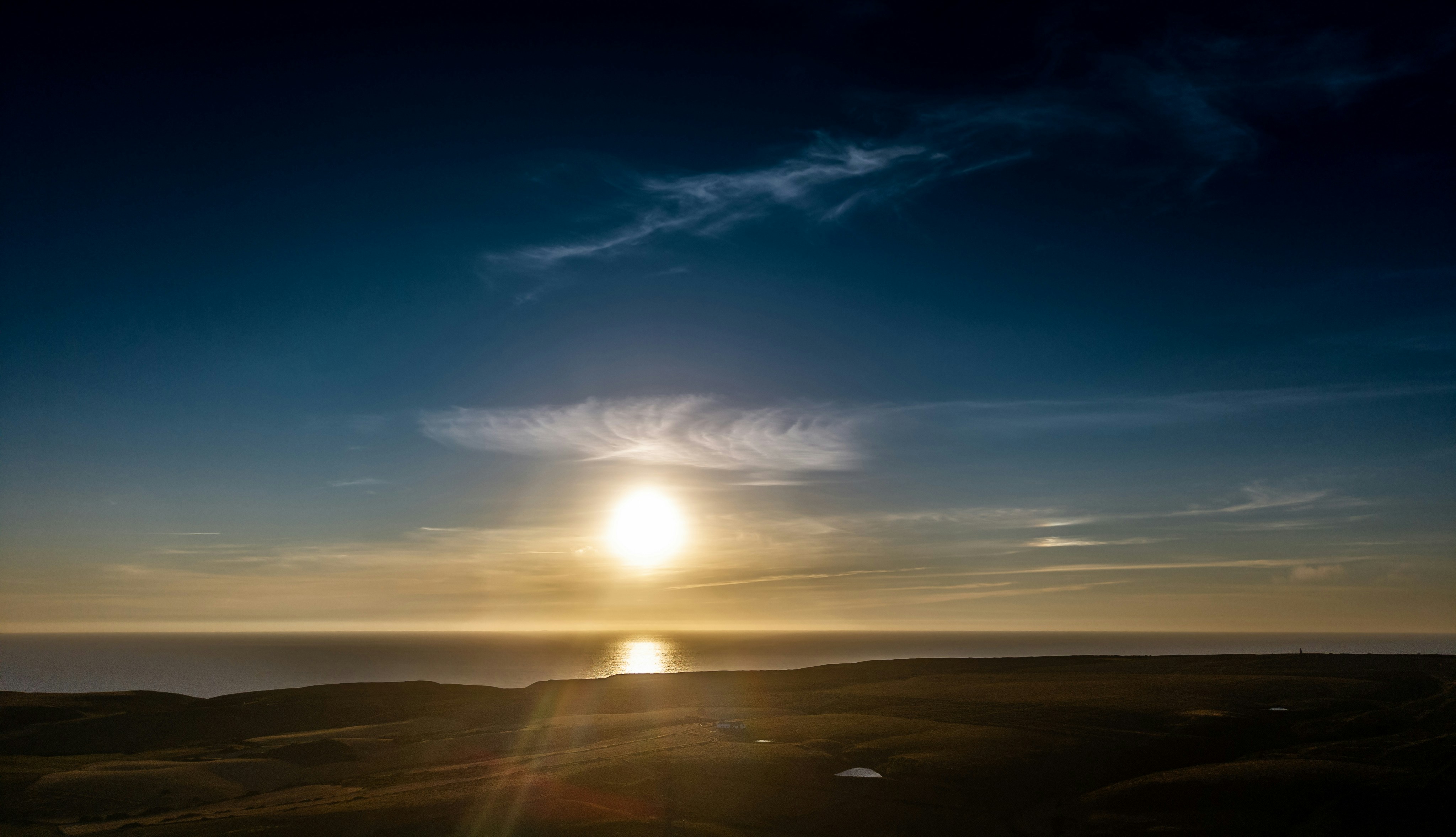 Low Sun, Wide Expanse: A Quiet Horizon at Dusk