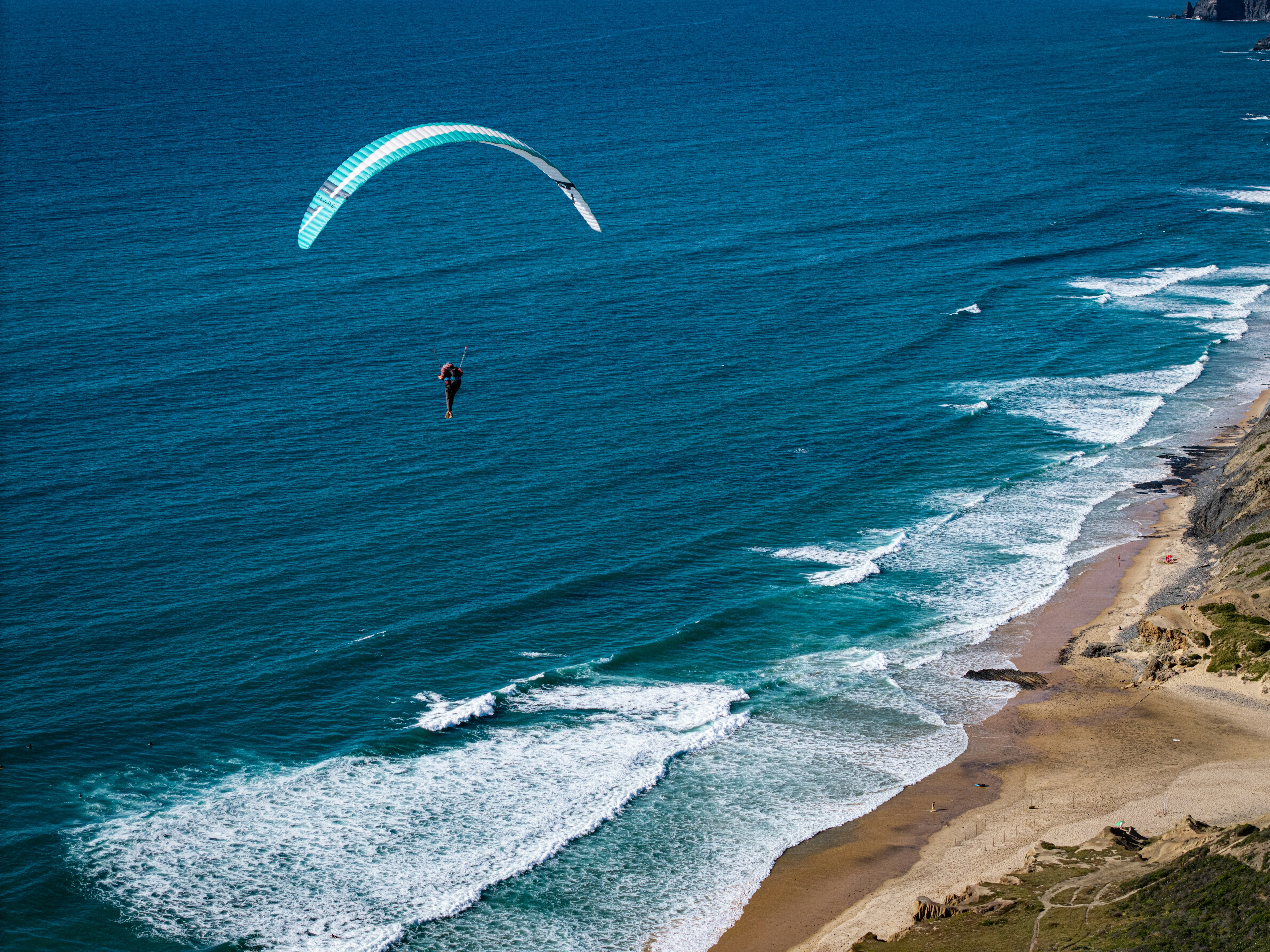 Highwire over Blue Reach: Paraglider Tracing a Coastal Arc