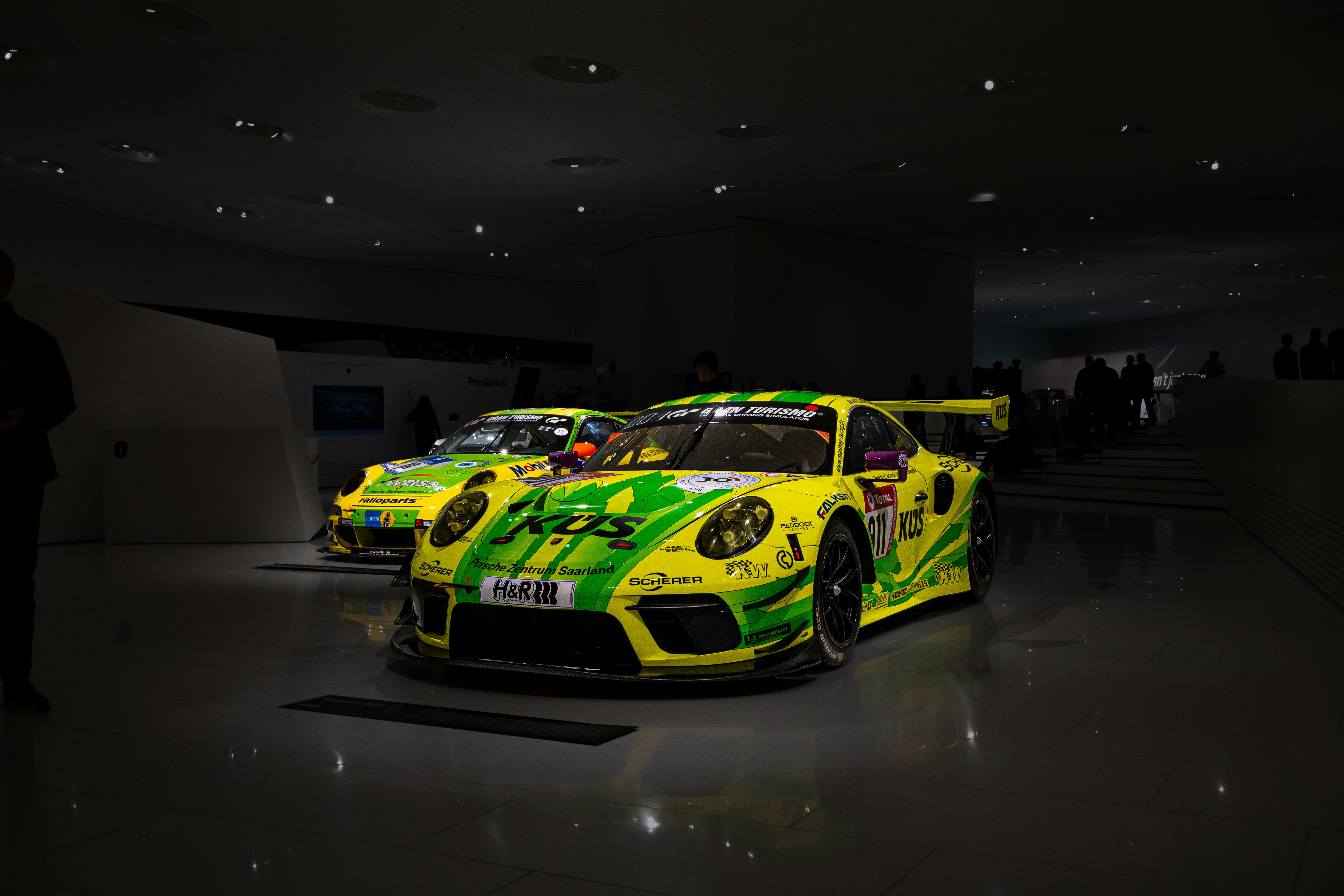 Neon-green Porsche GTS Drag into the Spotlight