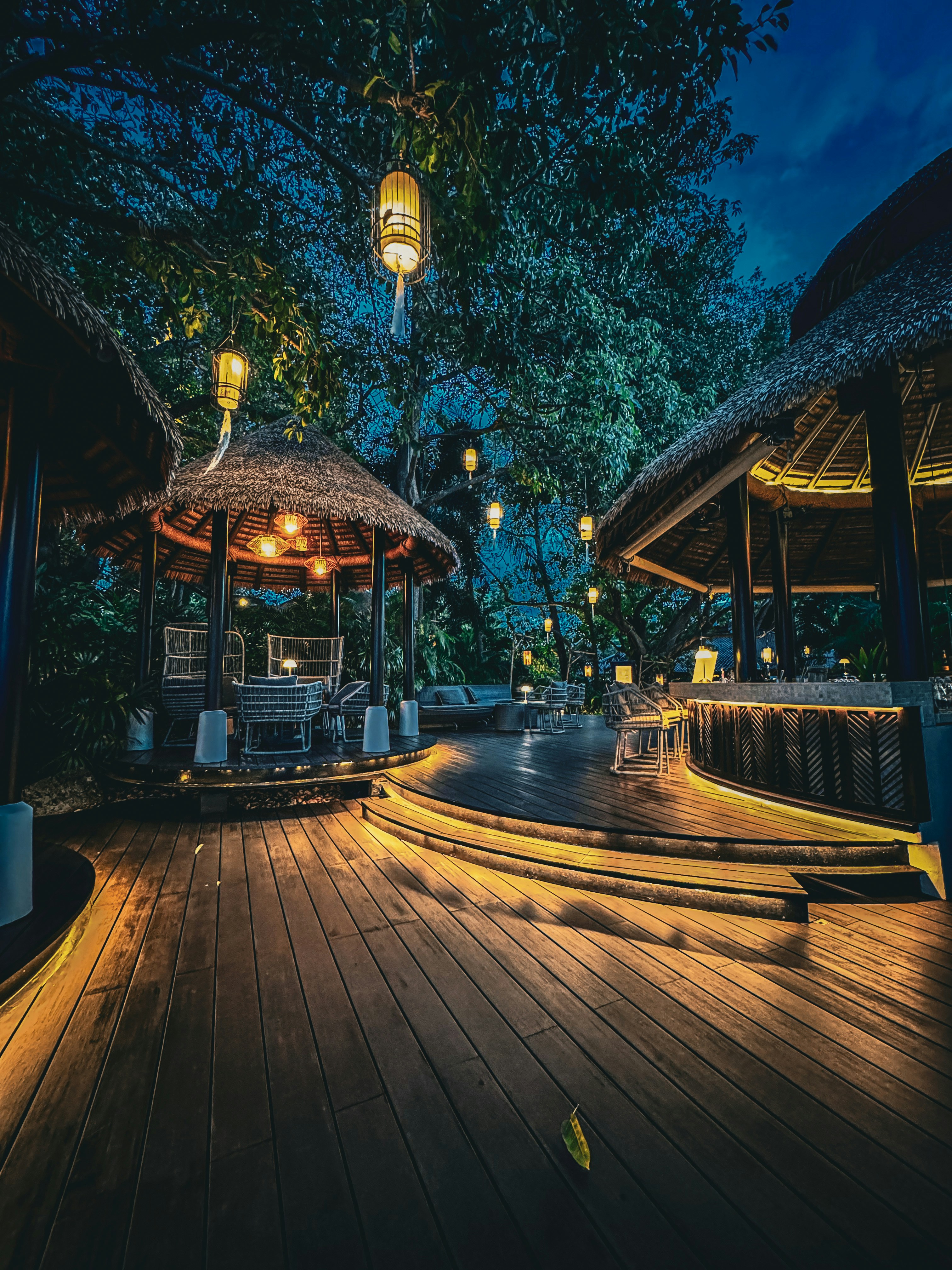 Luminous Lanterns Illuminate a Curved wooden Oasis
