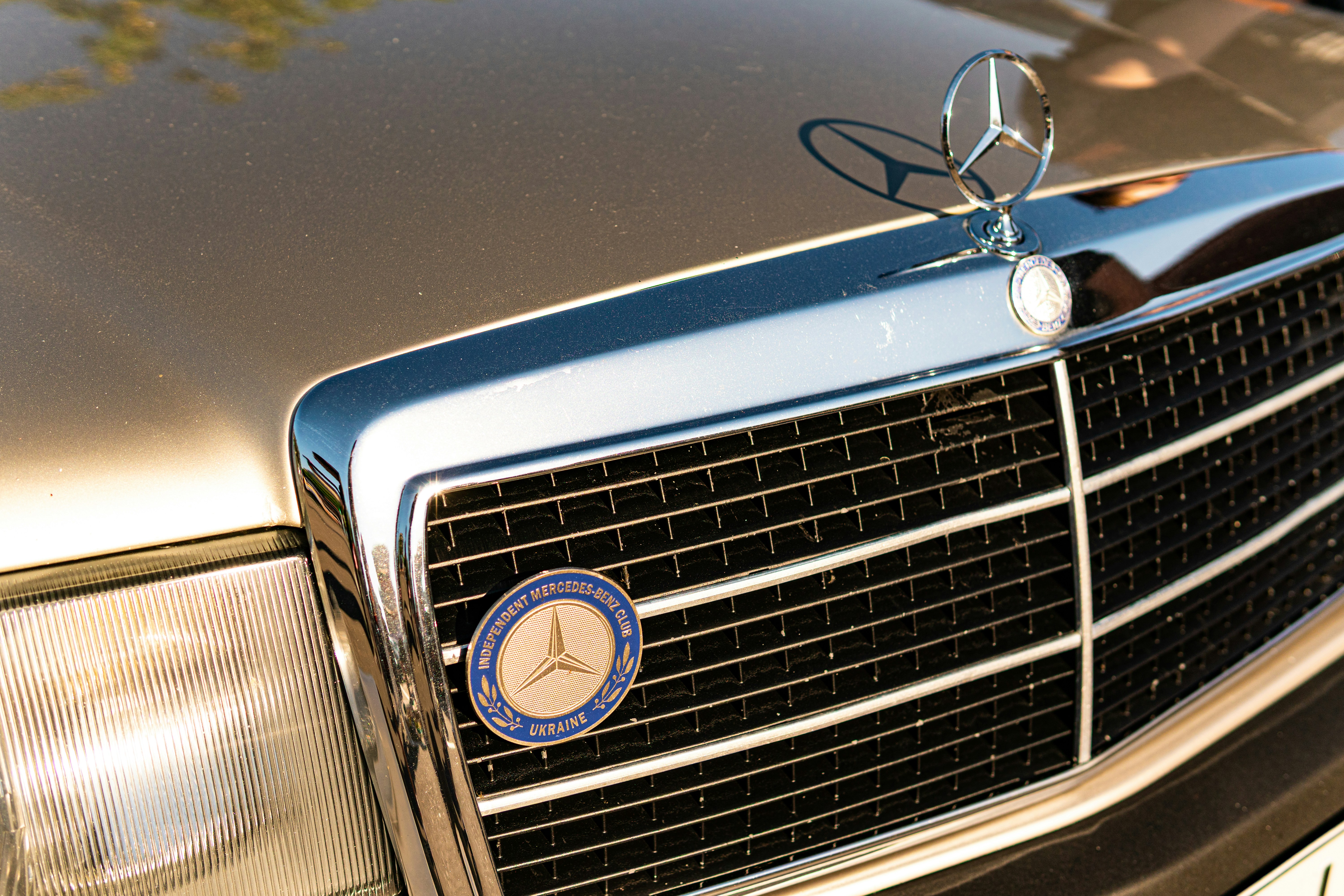 Chrome Grille Glint: Classic Mercedes Emblem and Badge