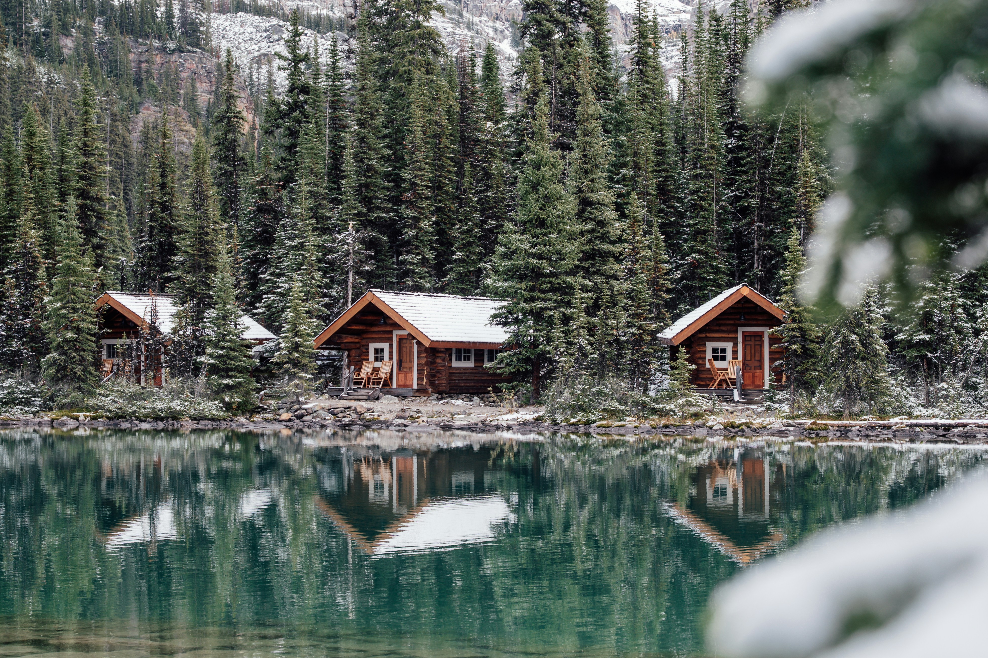 Cabins by the Glassy Lake: Quiet Alpine Refuge
