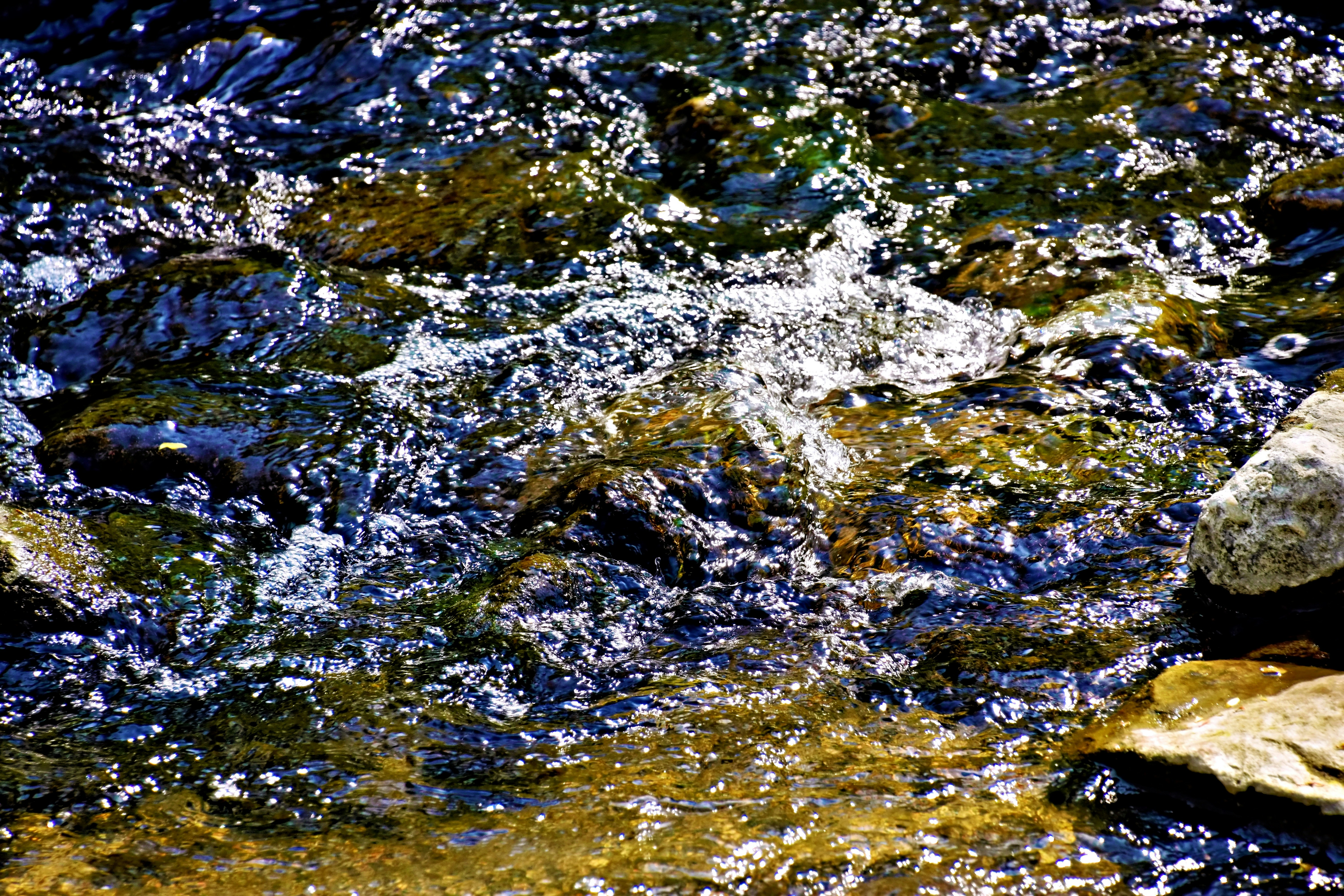 Ripple-Captured Light on a Pebble Stream