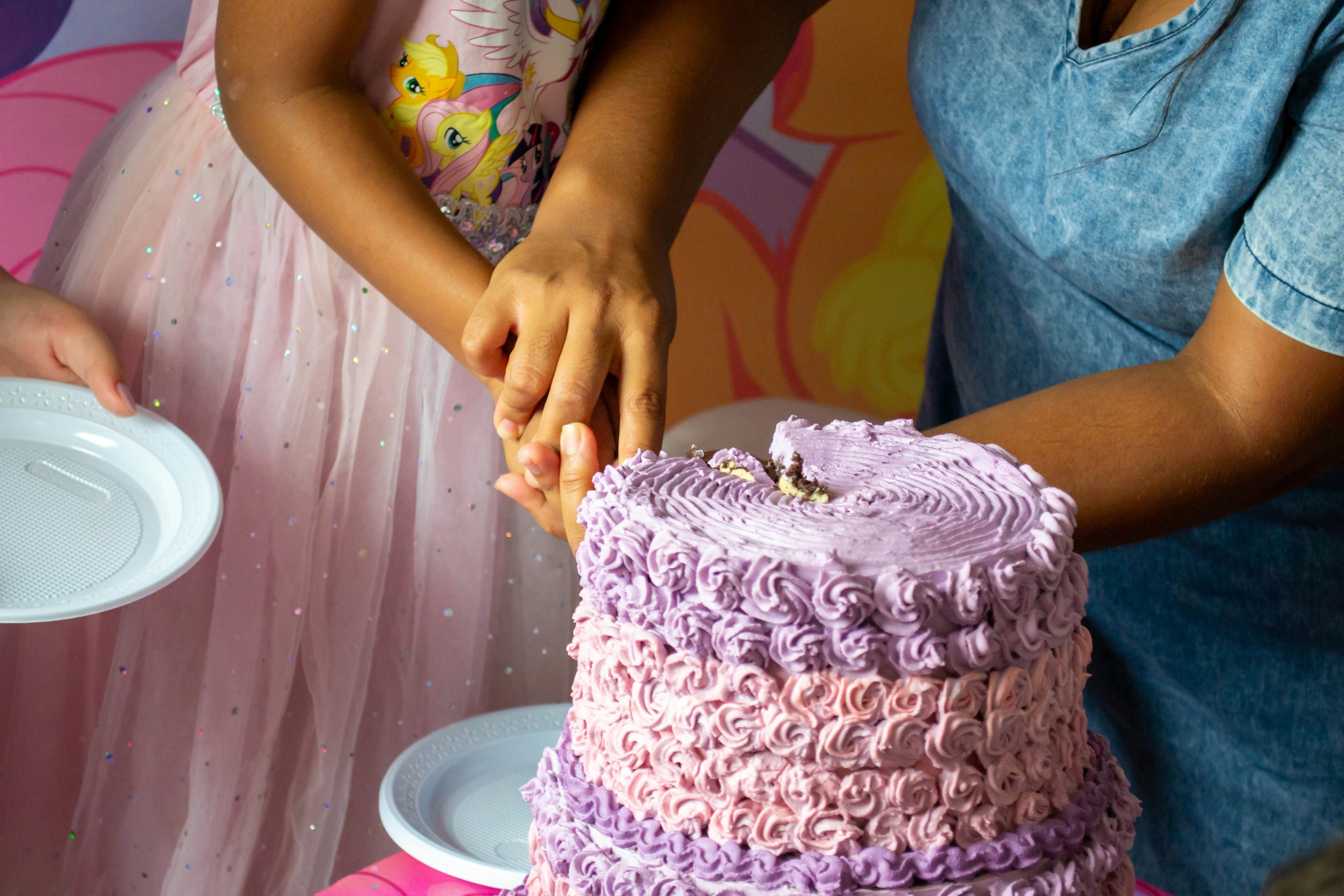 Twilight Gradient: A Shared Moment Cutting Cake