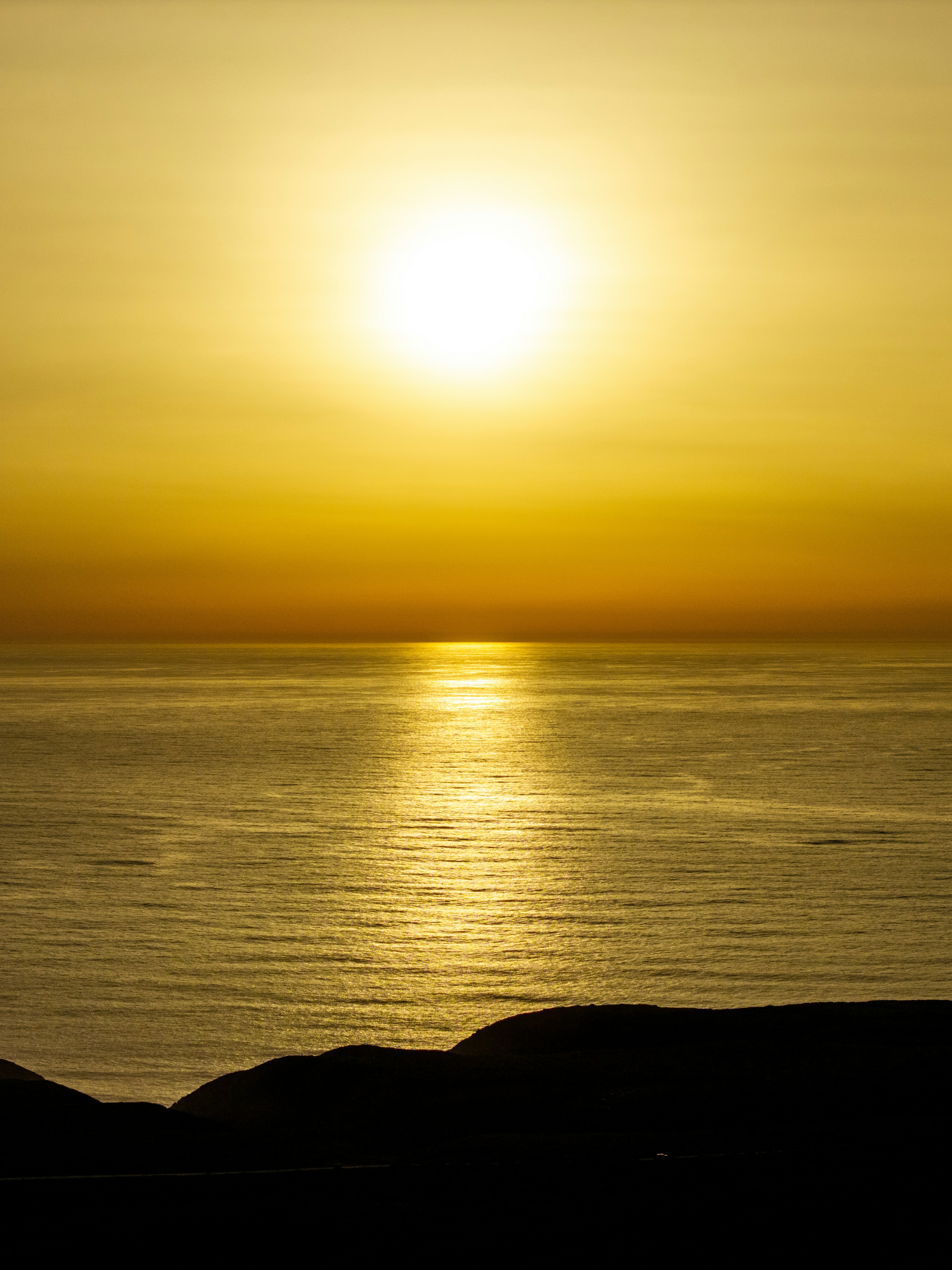 Solar Tide: Golden Horizon Over Quiet Seas