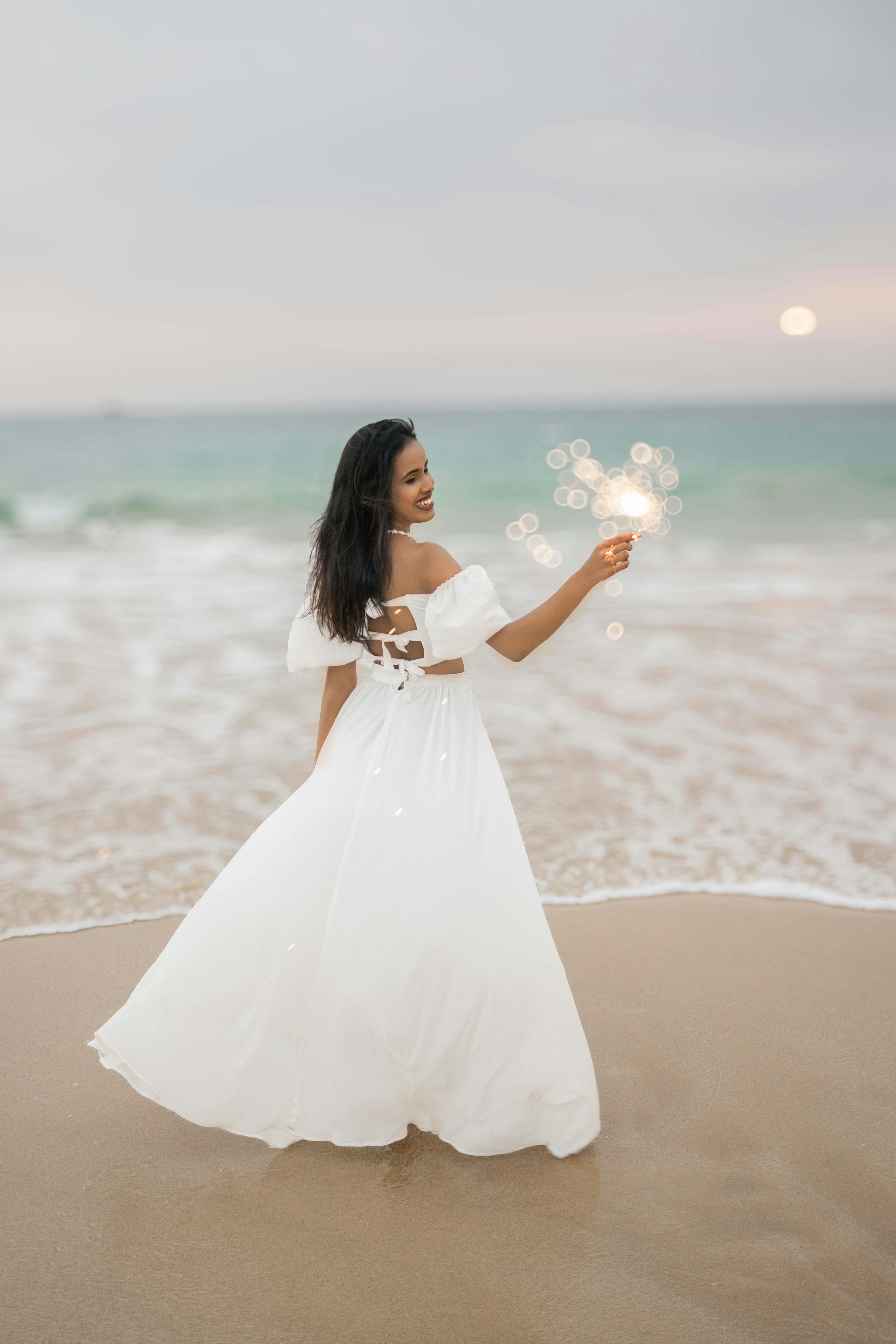 White-dress Moment: A Coastal Portrait with Sparkling Bouquet