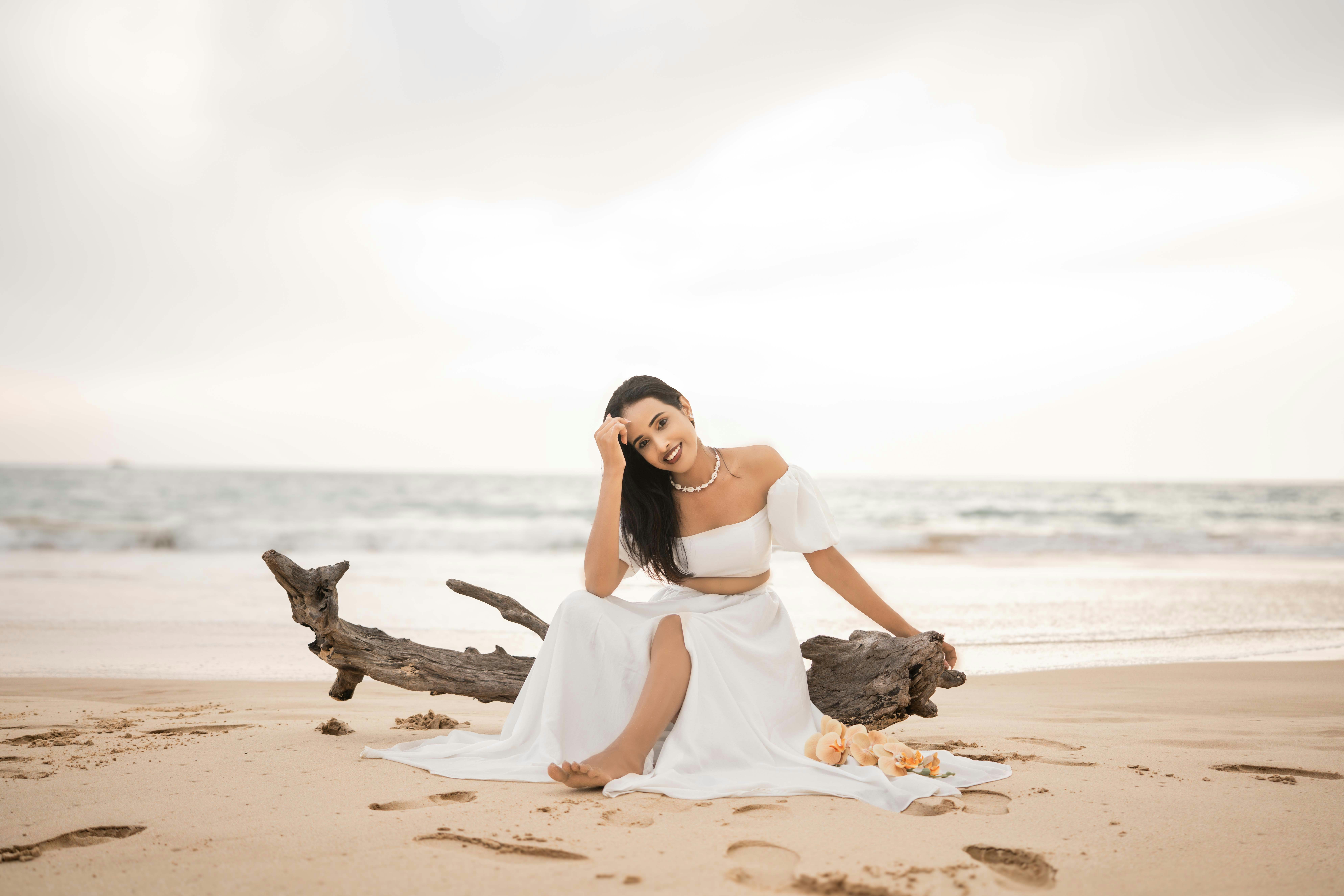 Bride of the Beach: Velvet White on Driftwood