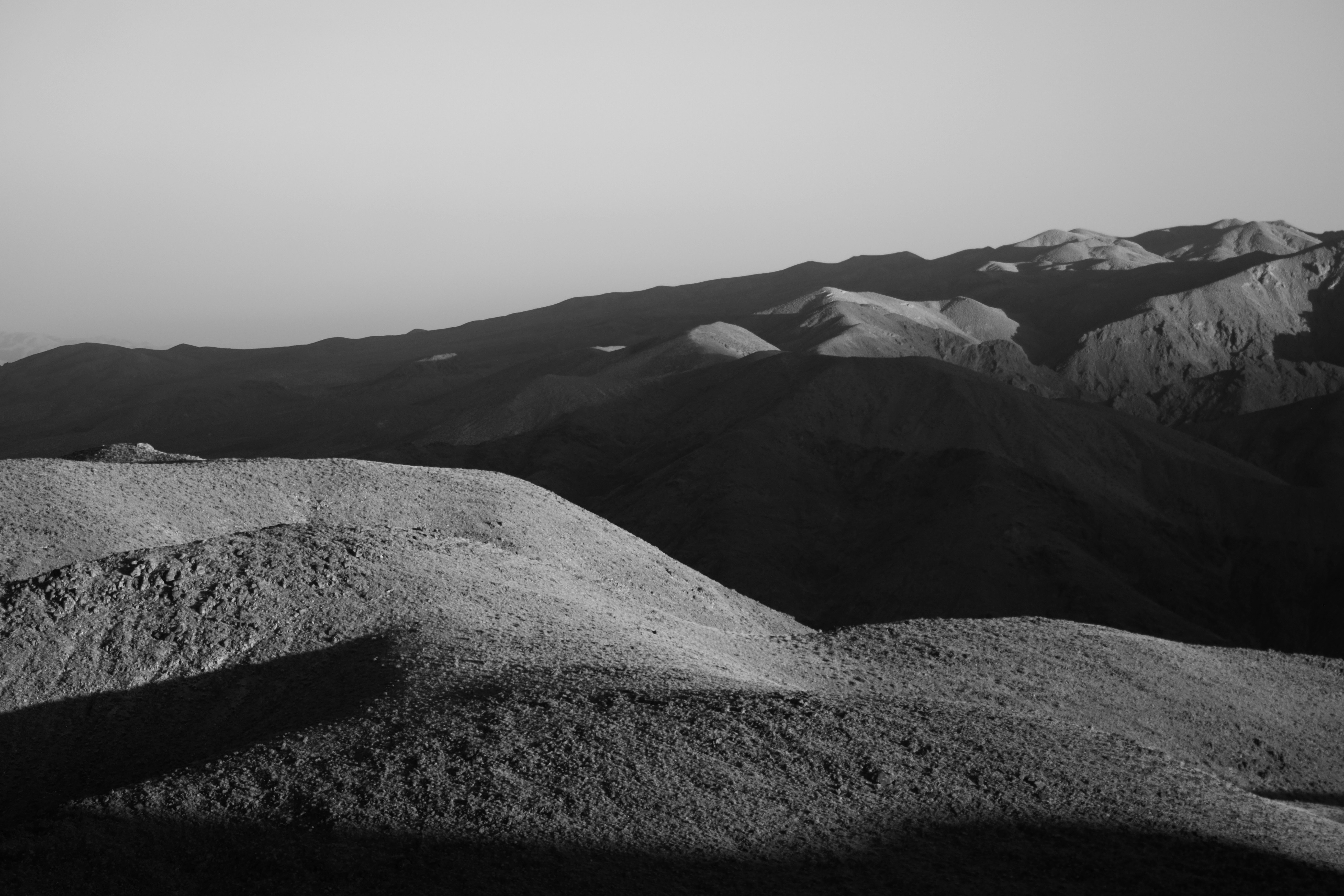 Deserted ridges under a quiet horizon