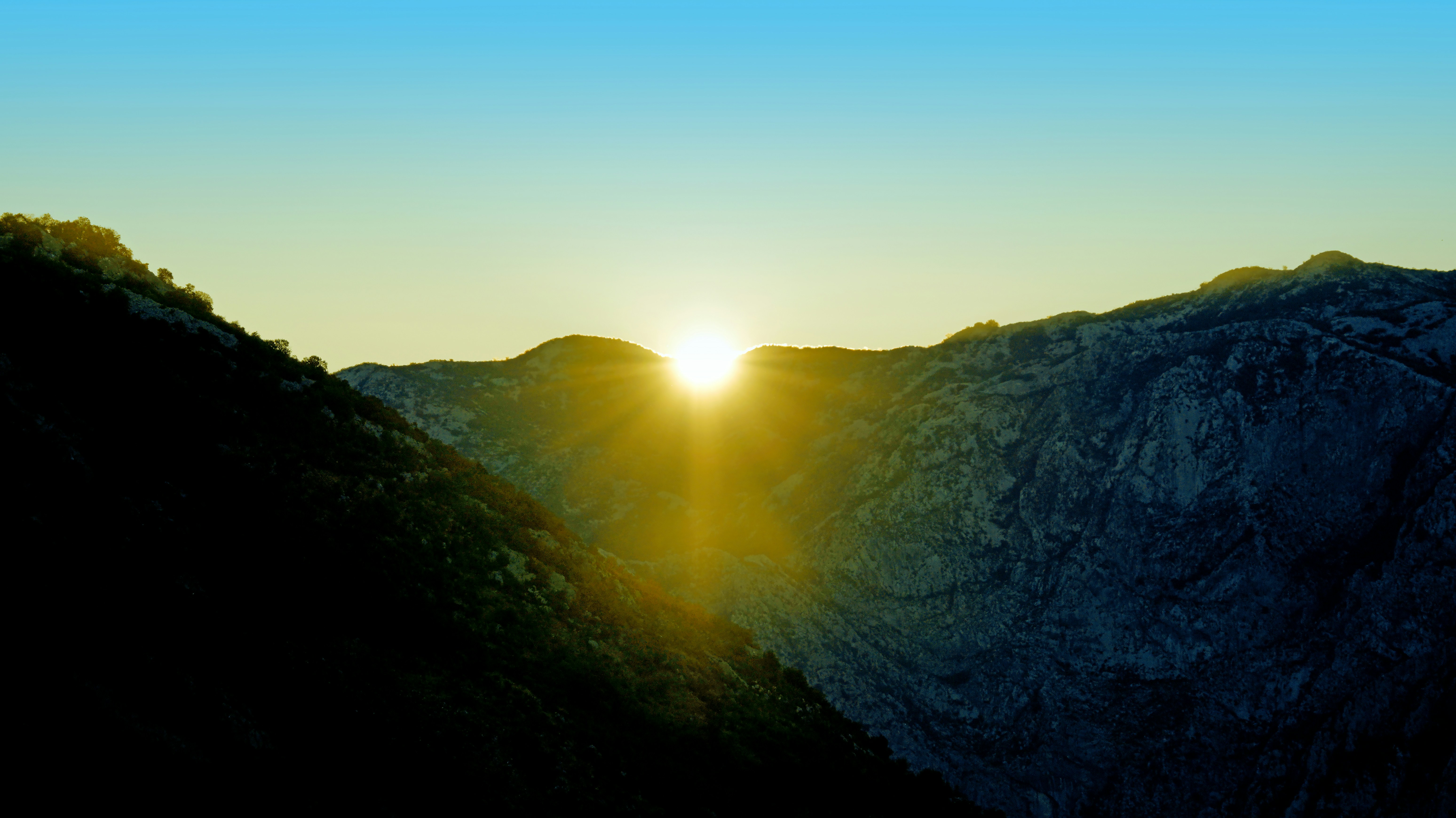 Sunrise Over Narrow Valleys: A Quiet Canyon Awakens