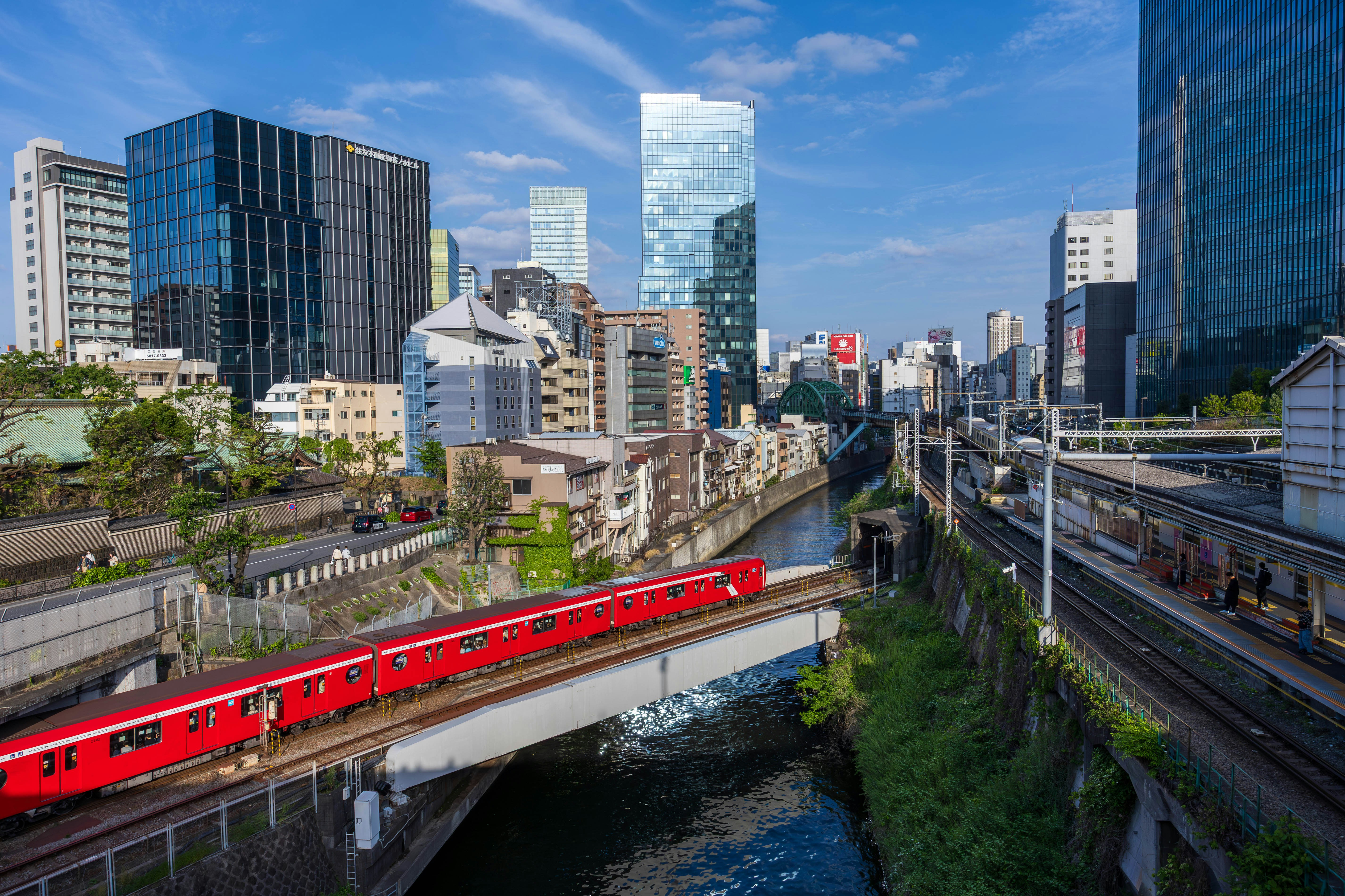 Red Metro Arc Across the City Channel