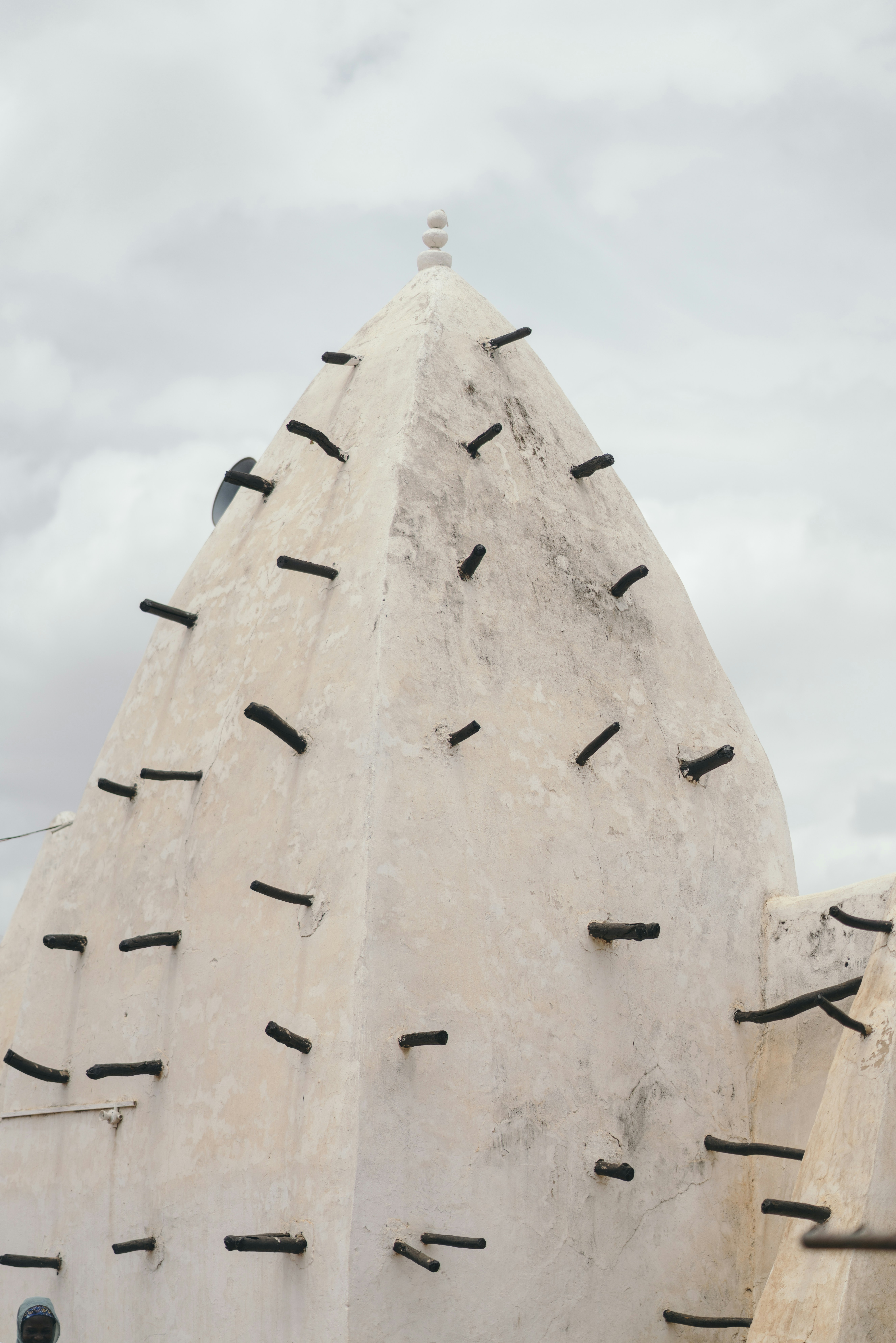 Cone of Contrast: A Pyramid Spire Adorned with Cast-Iron Spikes