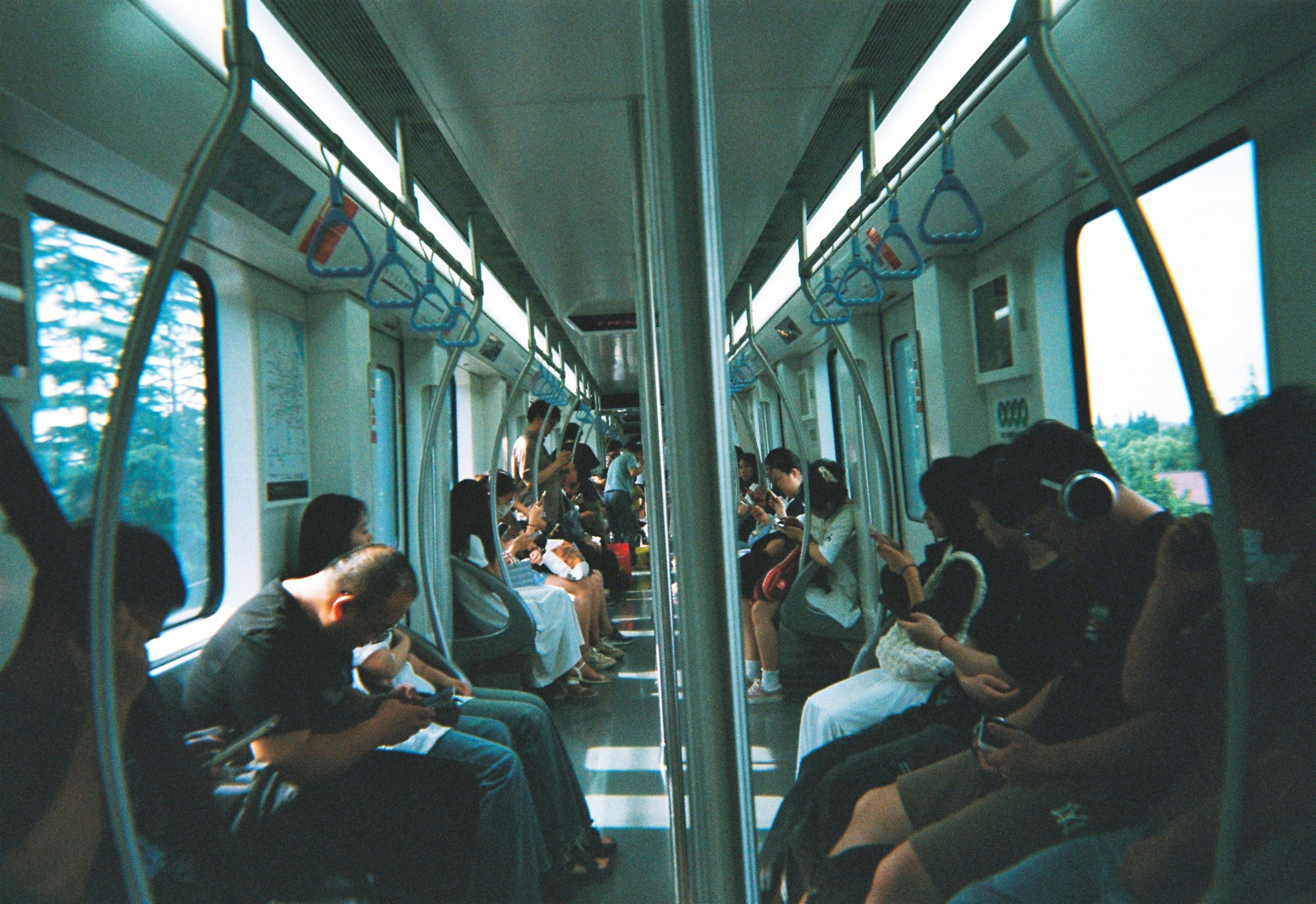 Midcarriage Pause: Passengers Absorb the Ride