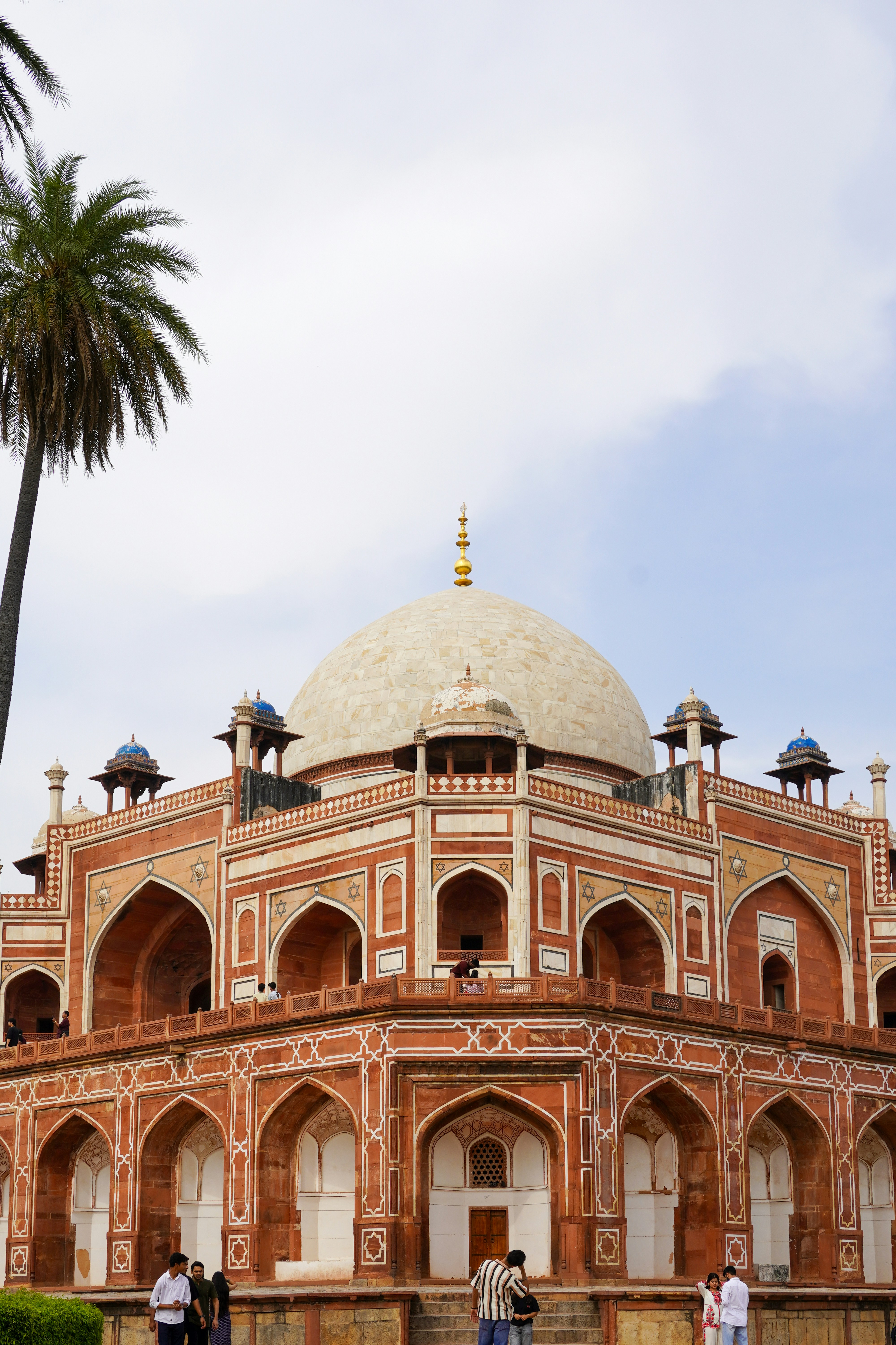 Marble Mosque and Palm: Gothic Arches Under a Pale Sky