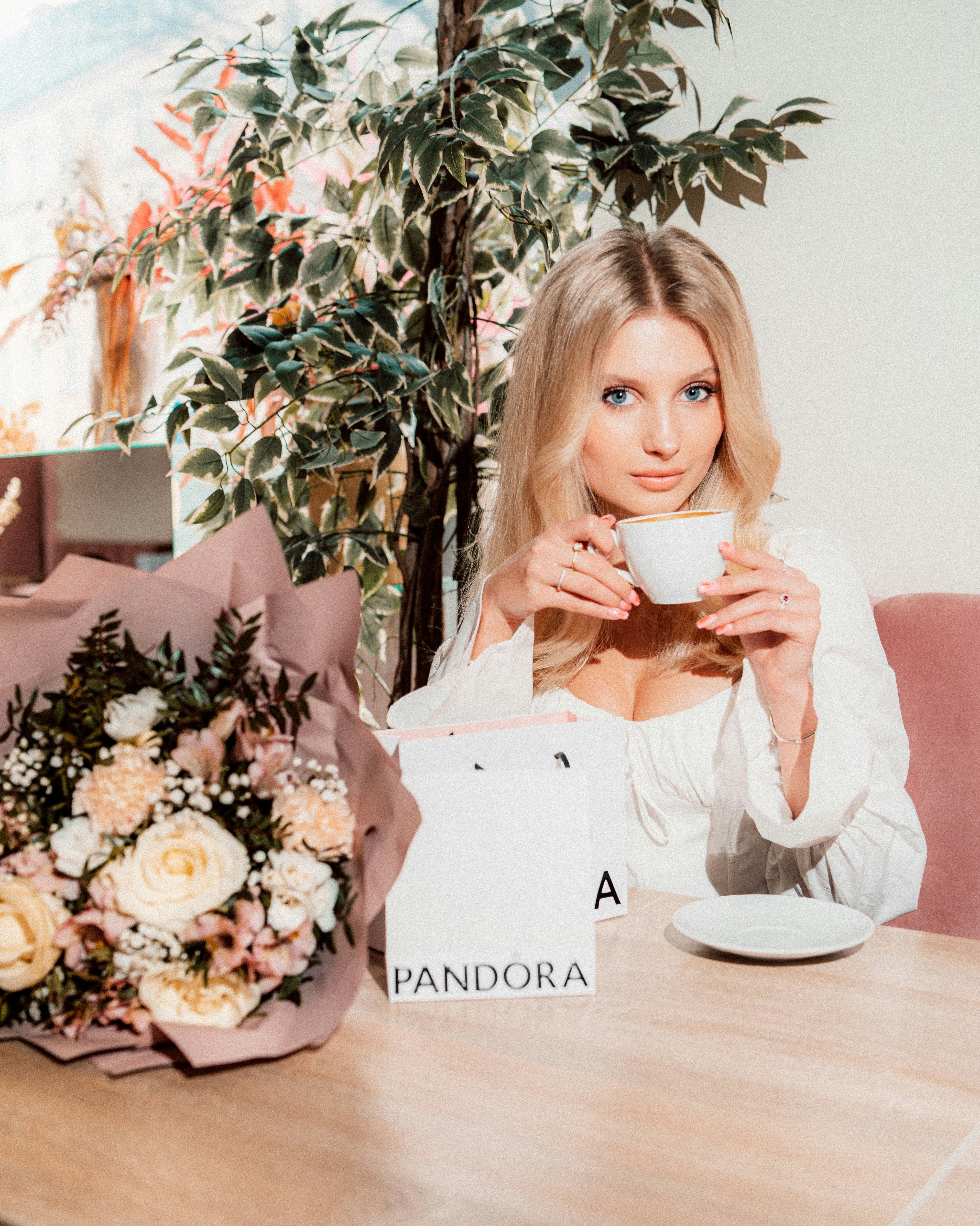 Cafe Moment: delicate tea, bouquet, and a subtle smile