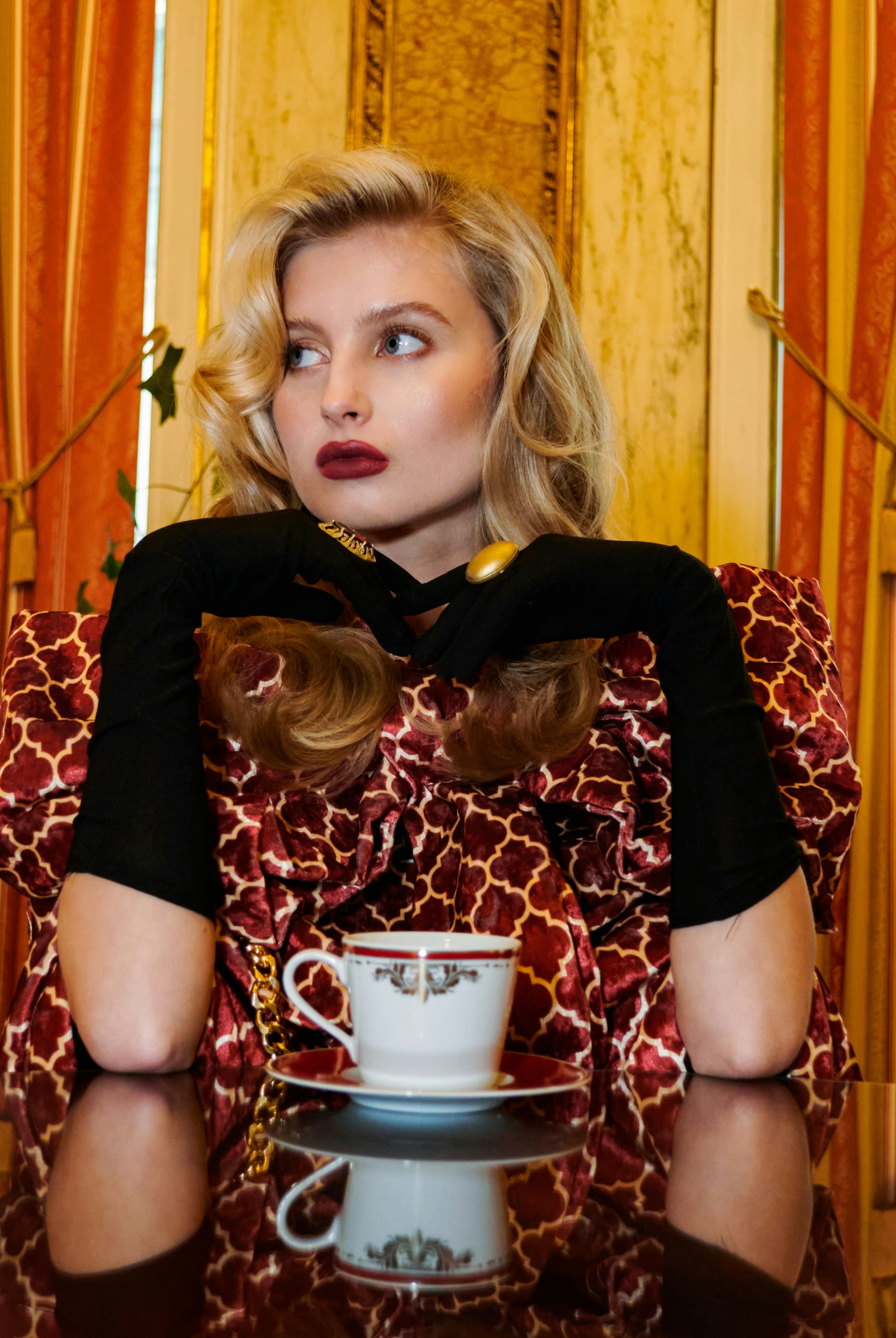 Glamour at the Tea Sit: Vintage Velvet Curves and Citrus Coffee