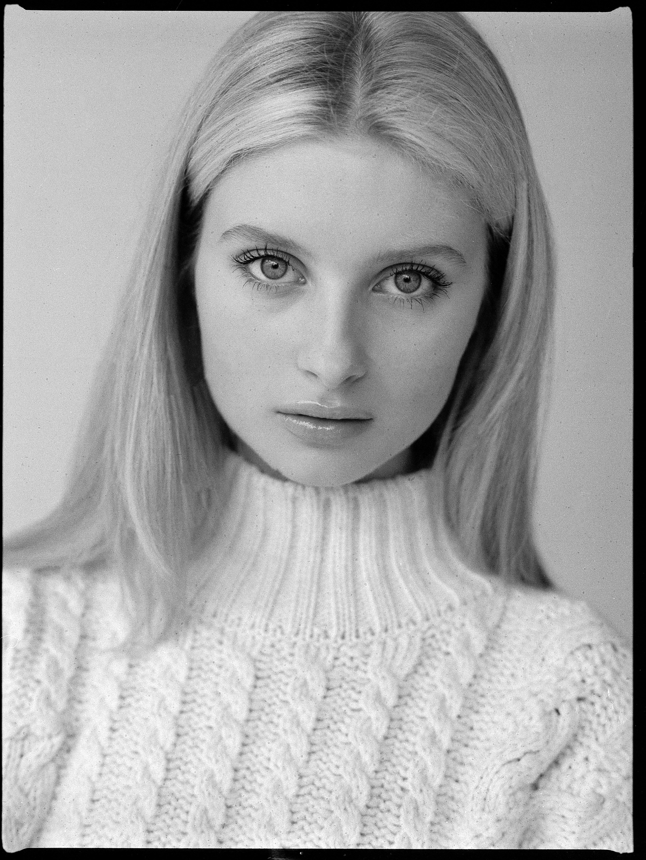 OLA SZKOLDA Photo Shoot Follow: https://instagram.com/olaszkolda Ola Szkołda is a rising Polish fashion model and digital creator known for her striking beauty, effortless elegance, and modern high-fashion aesthetic. With her long blonde hair, expressive eyes, flawless skin, and naturally photogenic presence, she represents the new generation of European fashion influencers and luxury lifestyle personalities. Ola combines classic feminine beauty with contemporary runway energy, making her a perfect fit for editorial fashion campaigns, luxury brands, swimwear shoots and social med