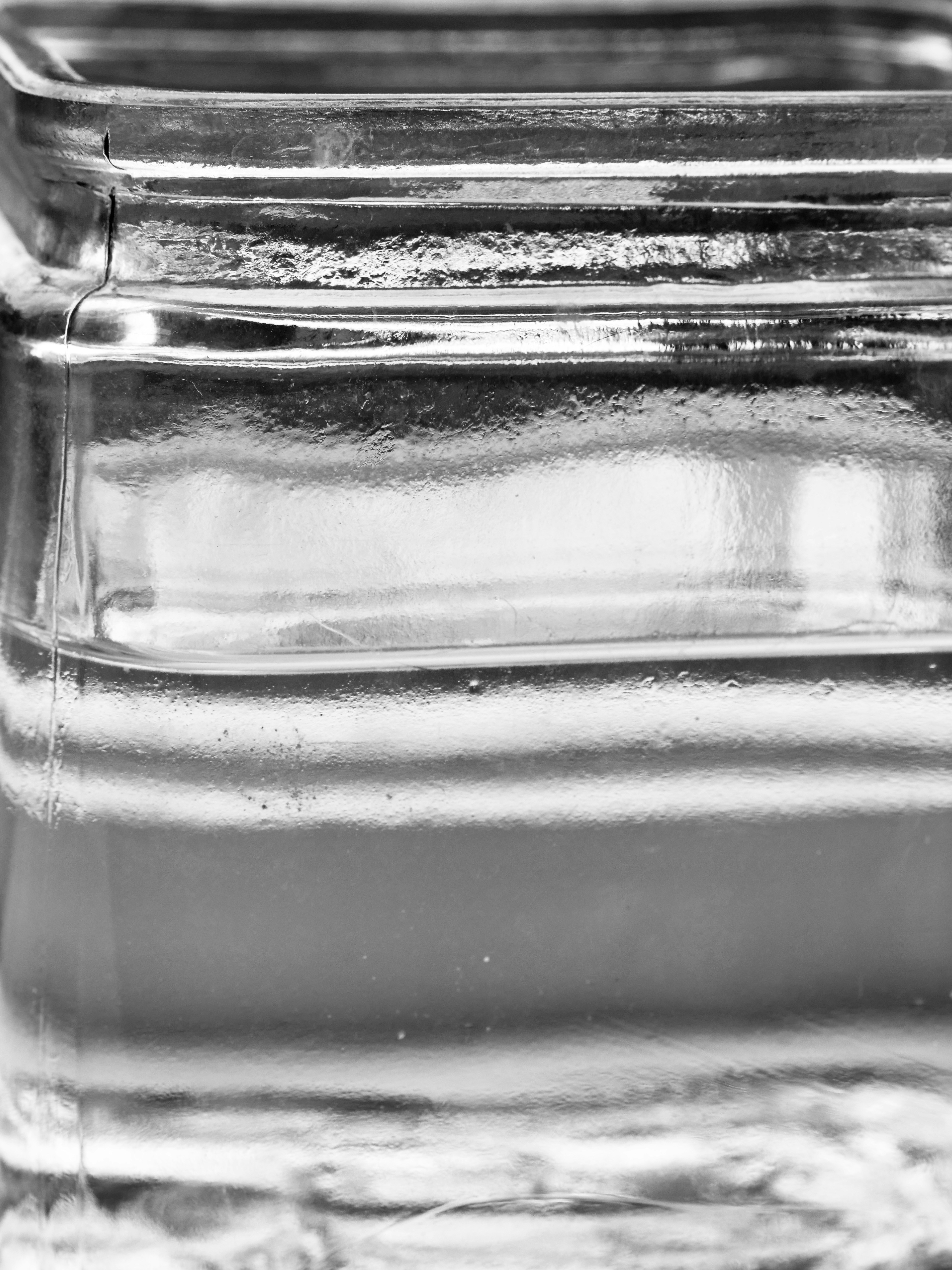 Reflective glass jar surface with abstract light patterns. photo – Free ...