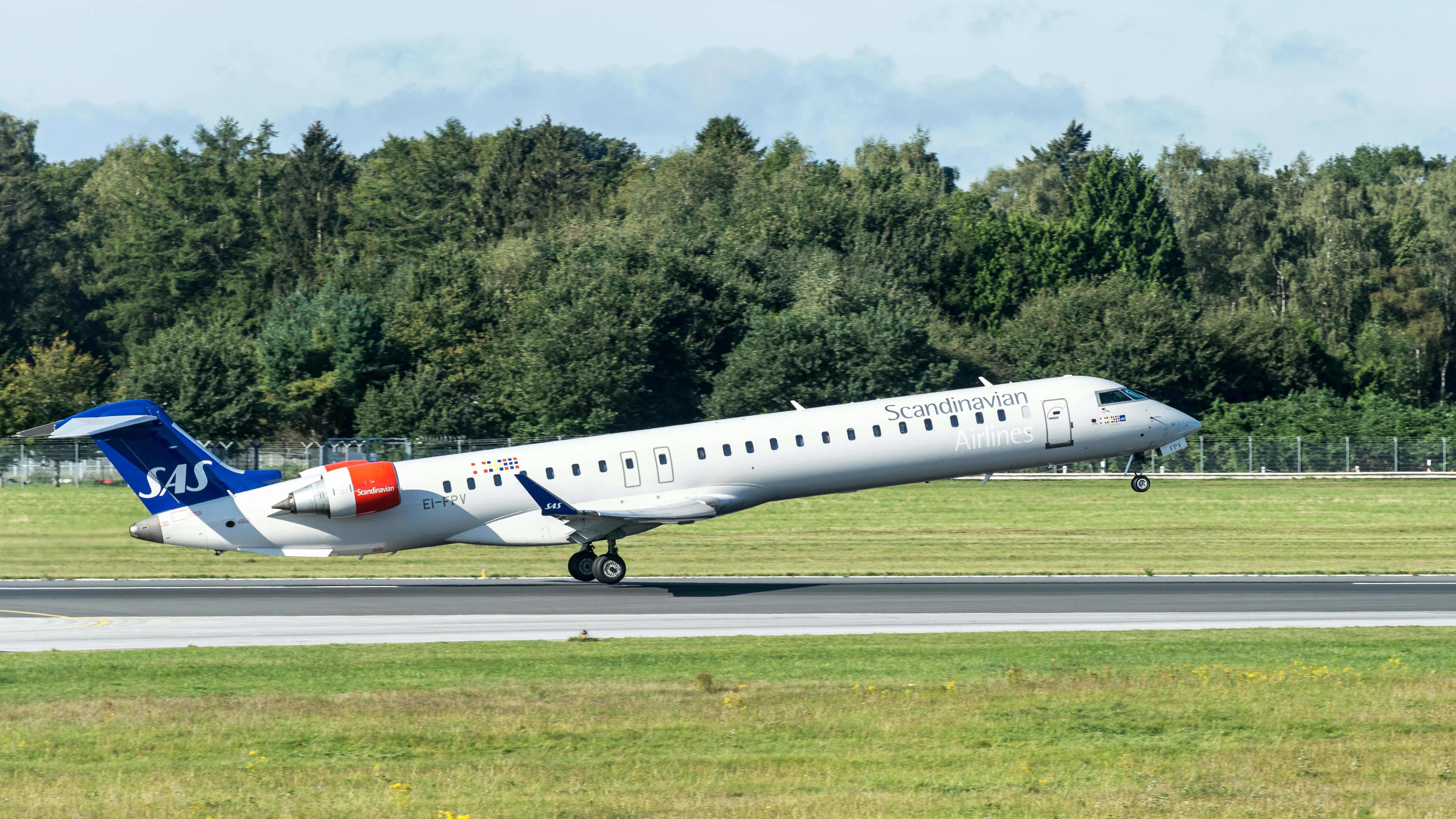 SAS Nordic Eagle: A Quiet Taxi on the Sunlit Runway