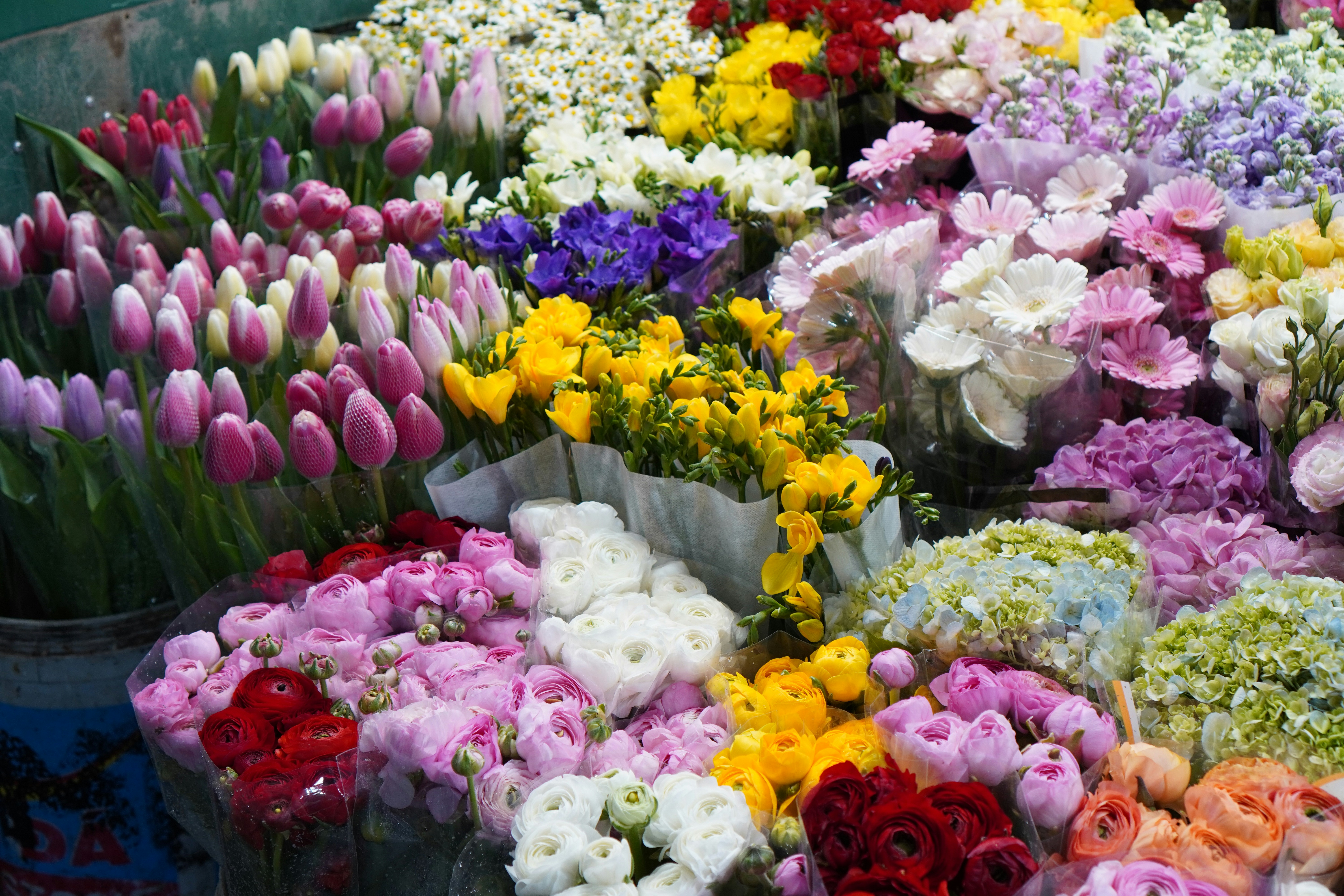 Bouquet Cascade: A Market Bed of Color
