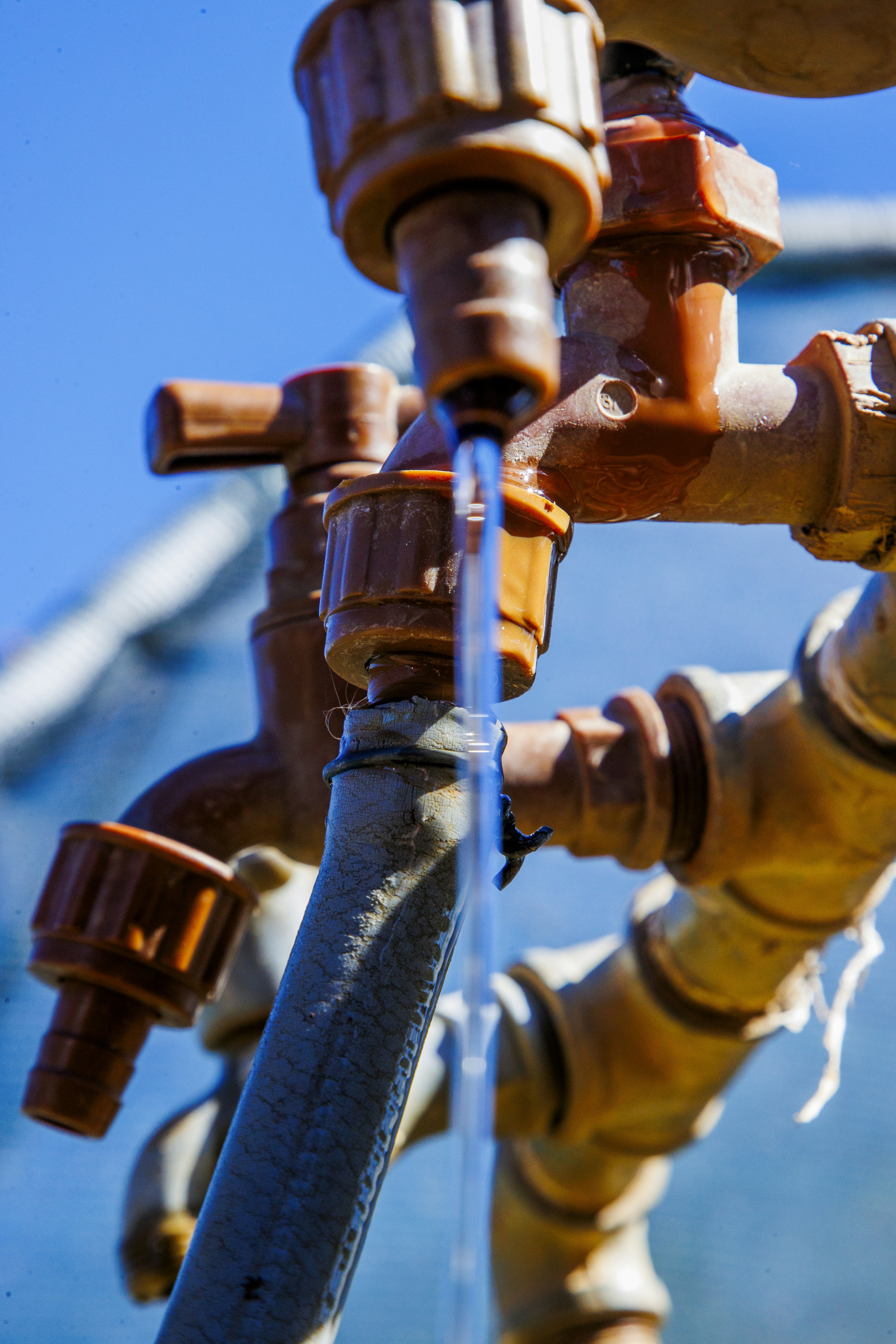 Industrial Gasket Junction: A Tight Shot Through Corroded Pipework