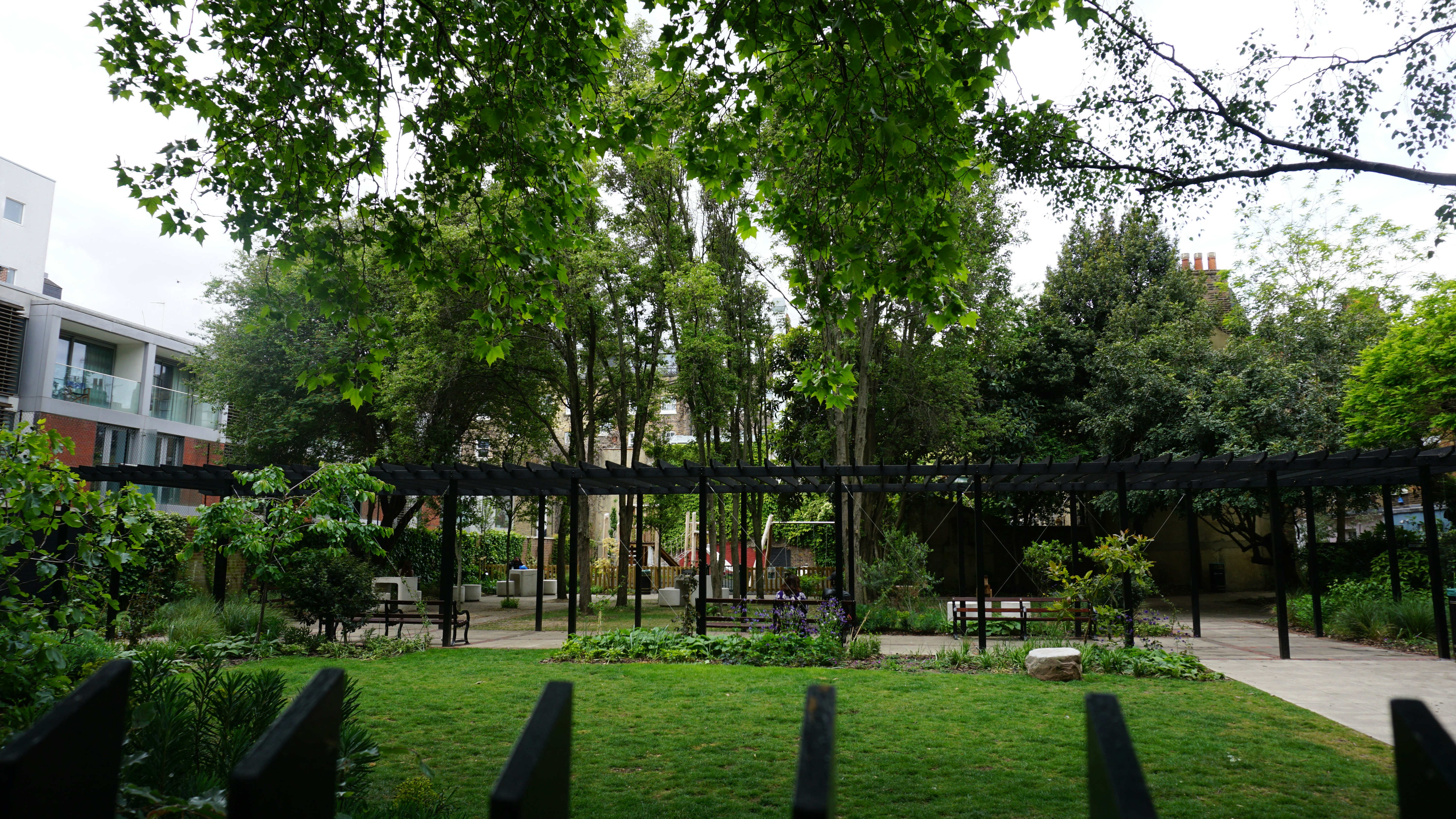 Shaded Courtyard Canopy Over a Quiet Urban Garden