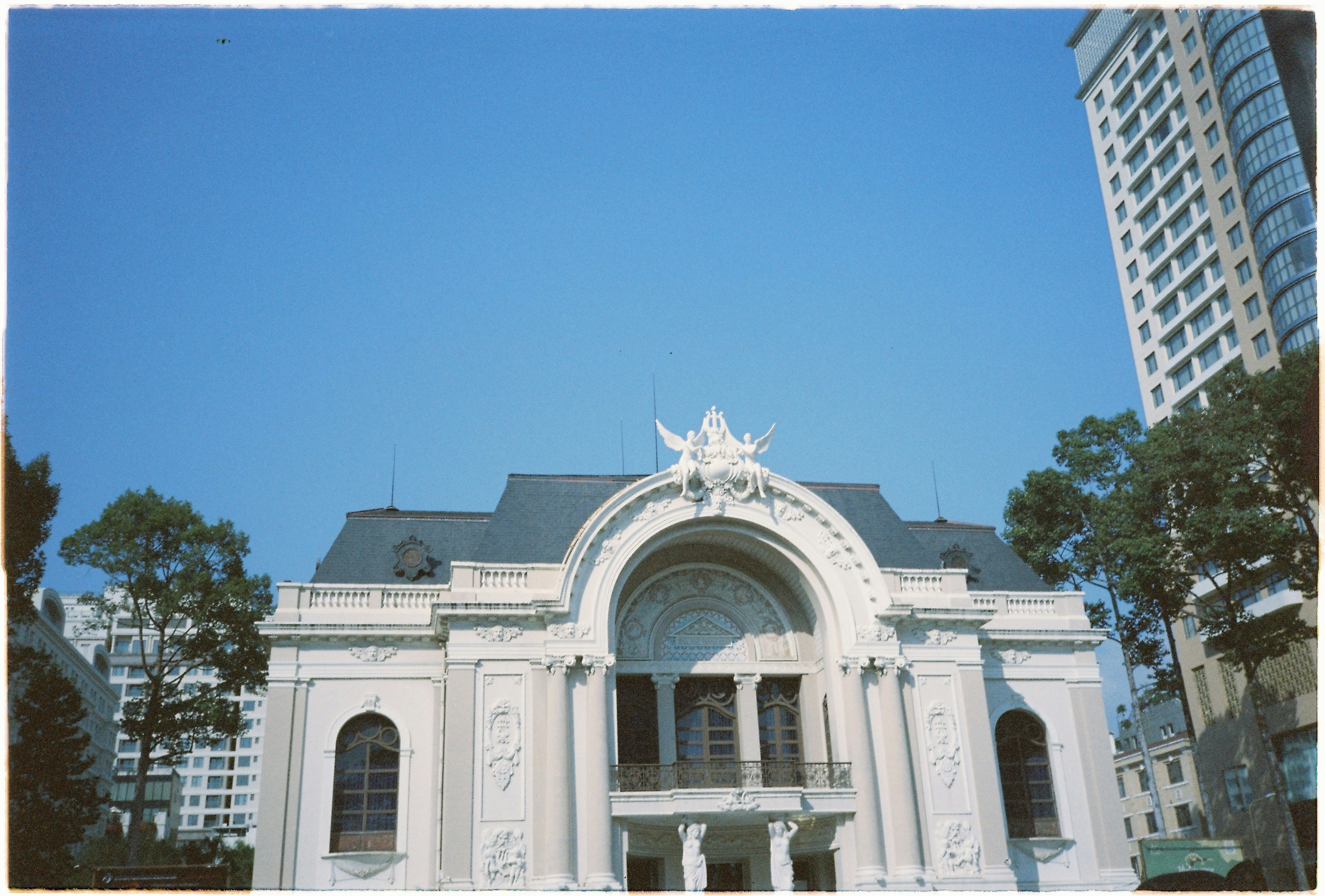 Architectural Crown: A Neoclassical Facade Framed by Urban Skyscrapers