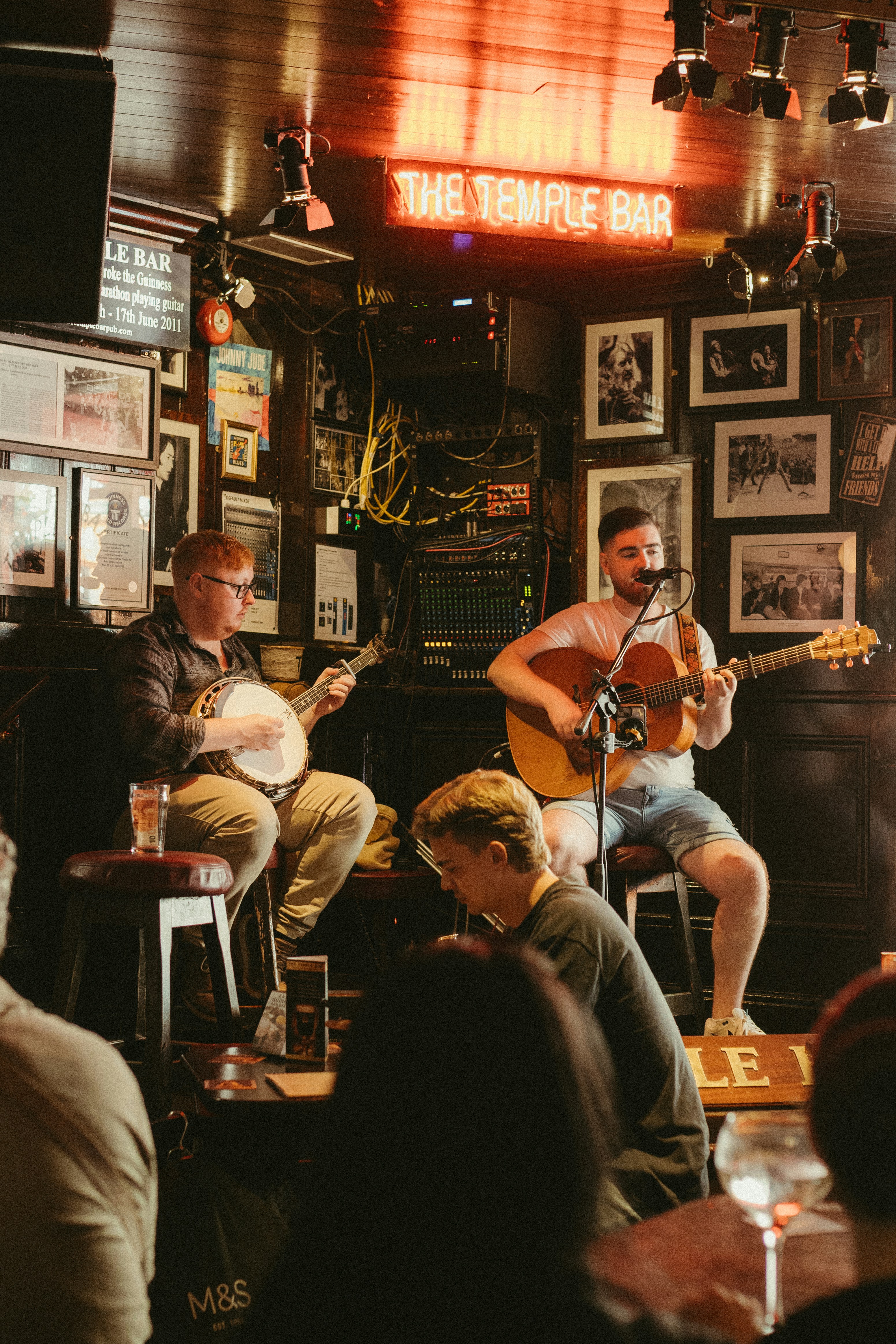 Live Soul at The Temple Bar: Acoustic Duo Under Neon Glow