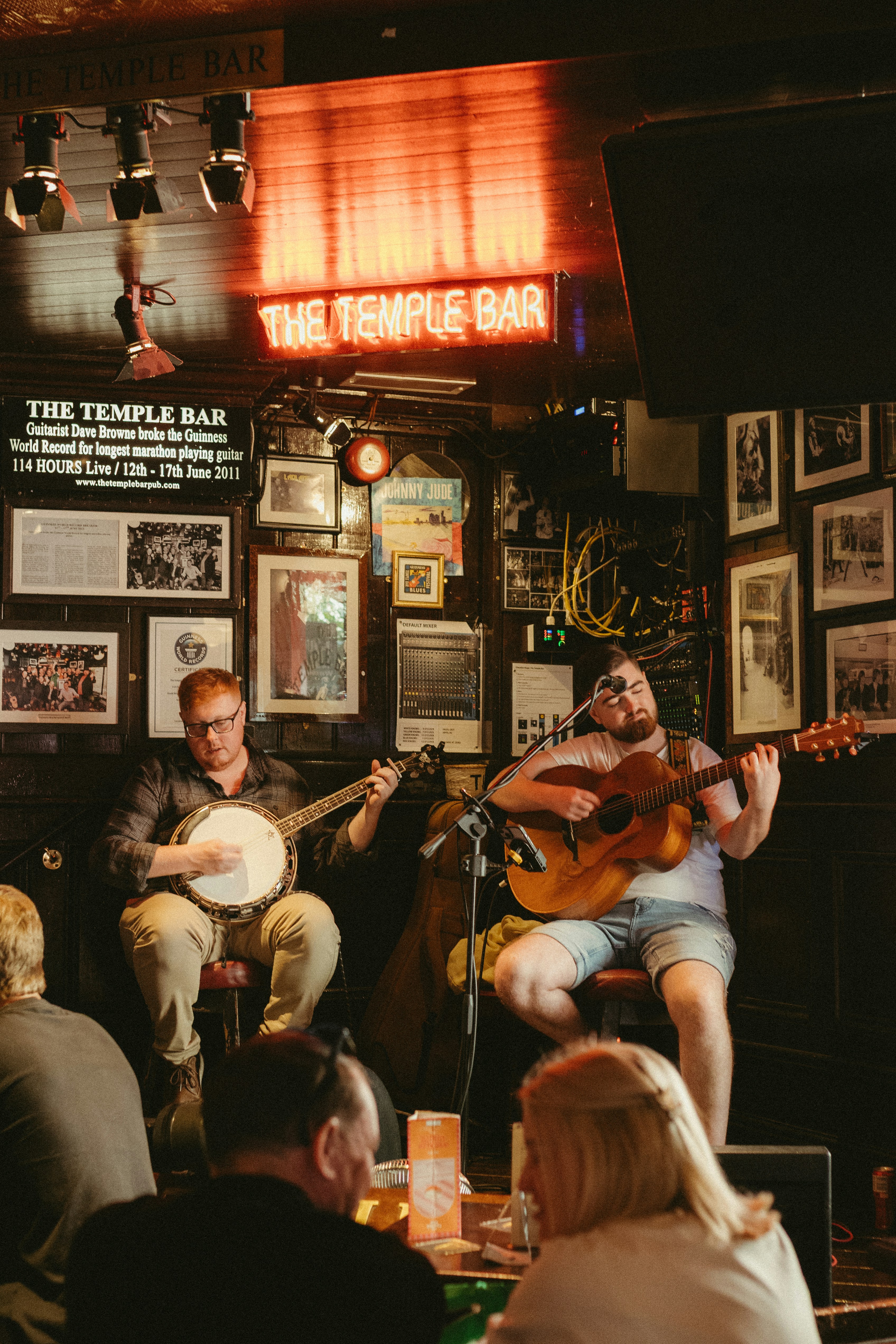 Dual Strings, Neon Glow: Live at The Temple Bar
