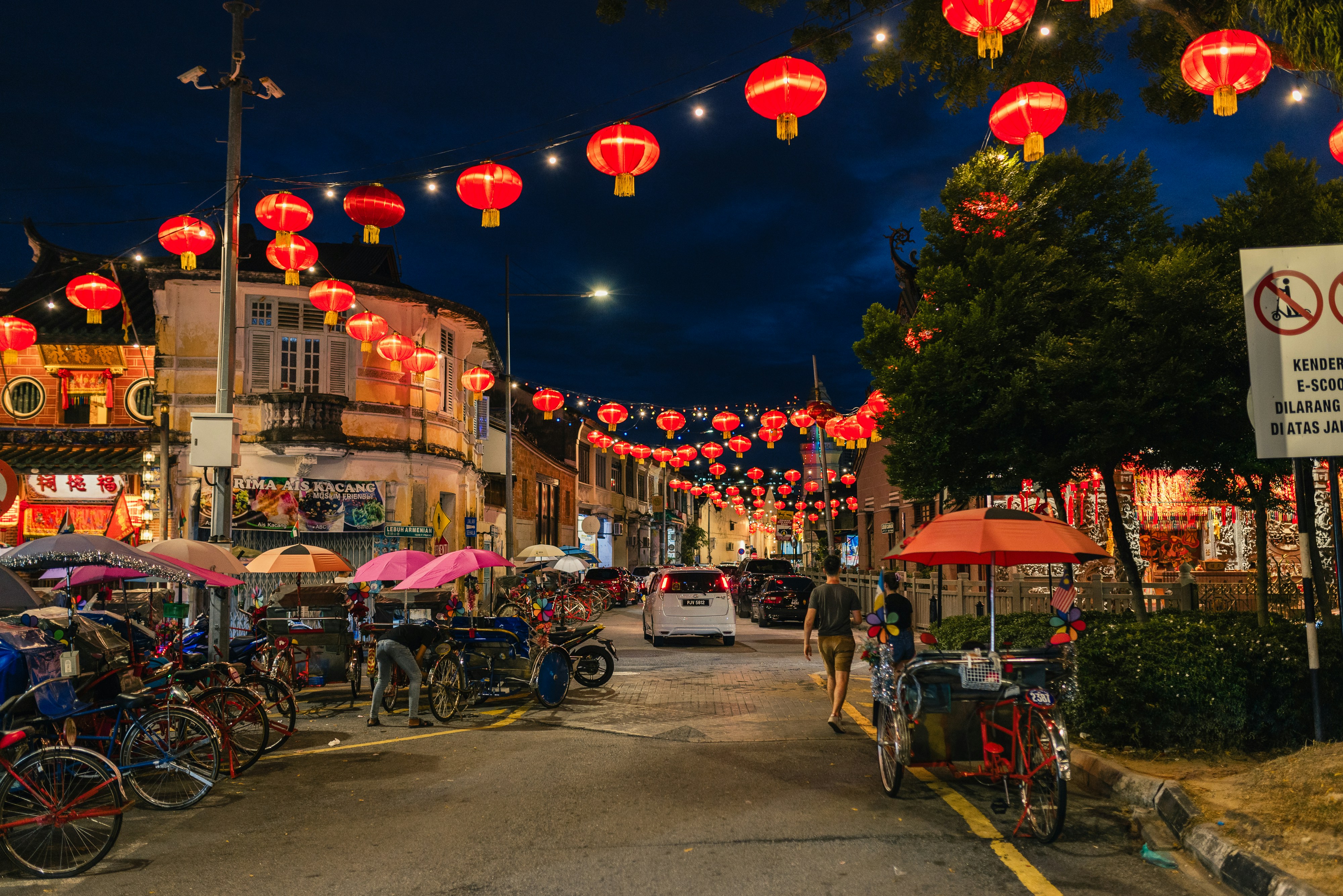 Lantern-lit Street Scene: Night Market Under Red Orbs