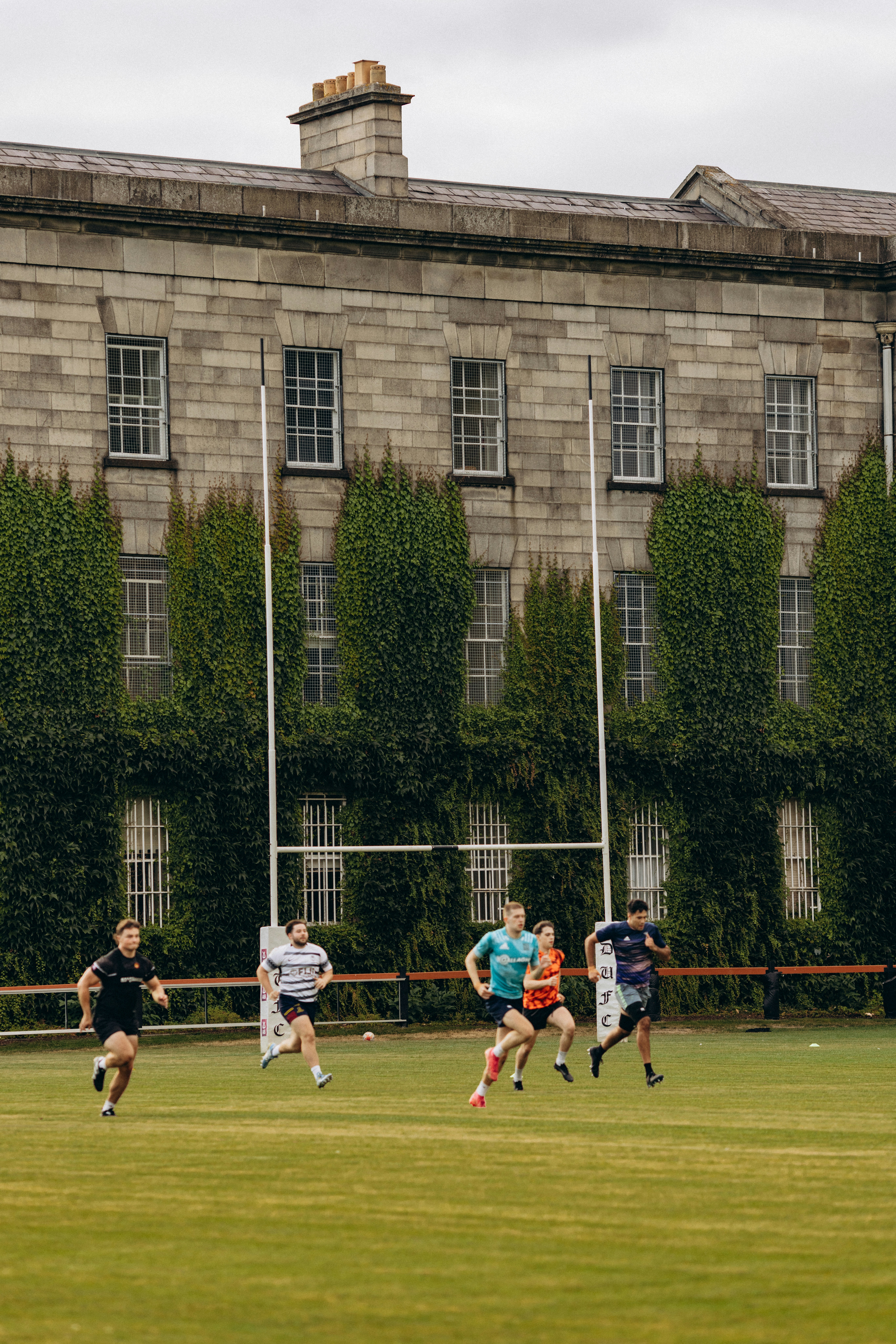 Running Field Pictures | Download Free Images on Unsplash